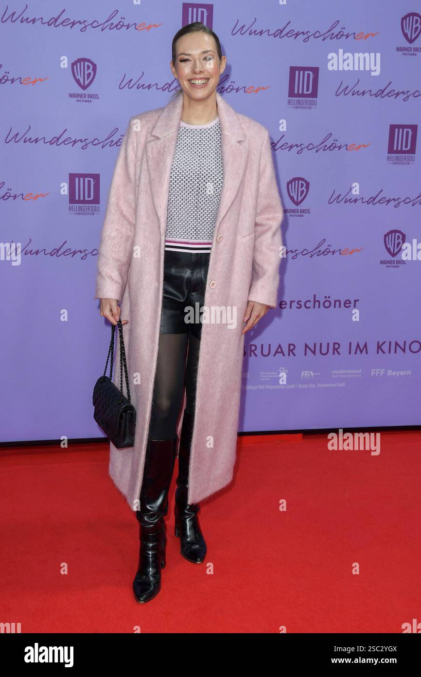 Nele Wuerzbach zu Gast auf dem roten Teppich bei der Kino Film Premiere ...