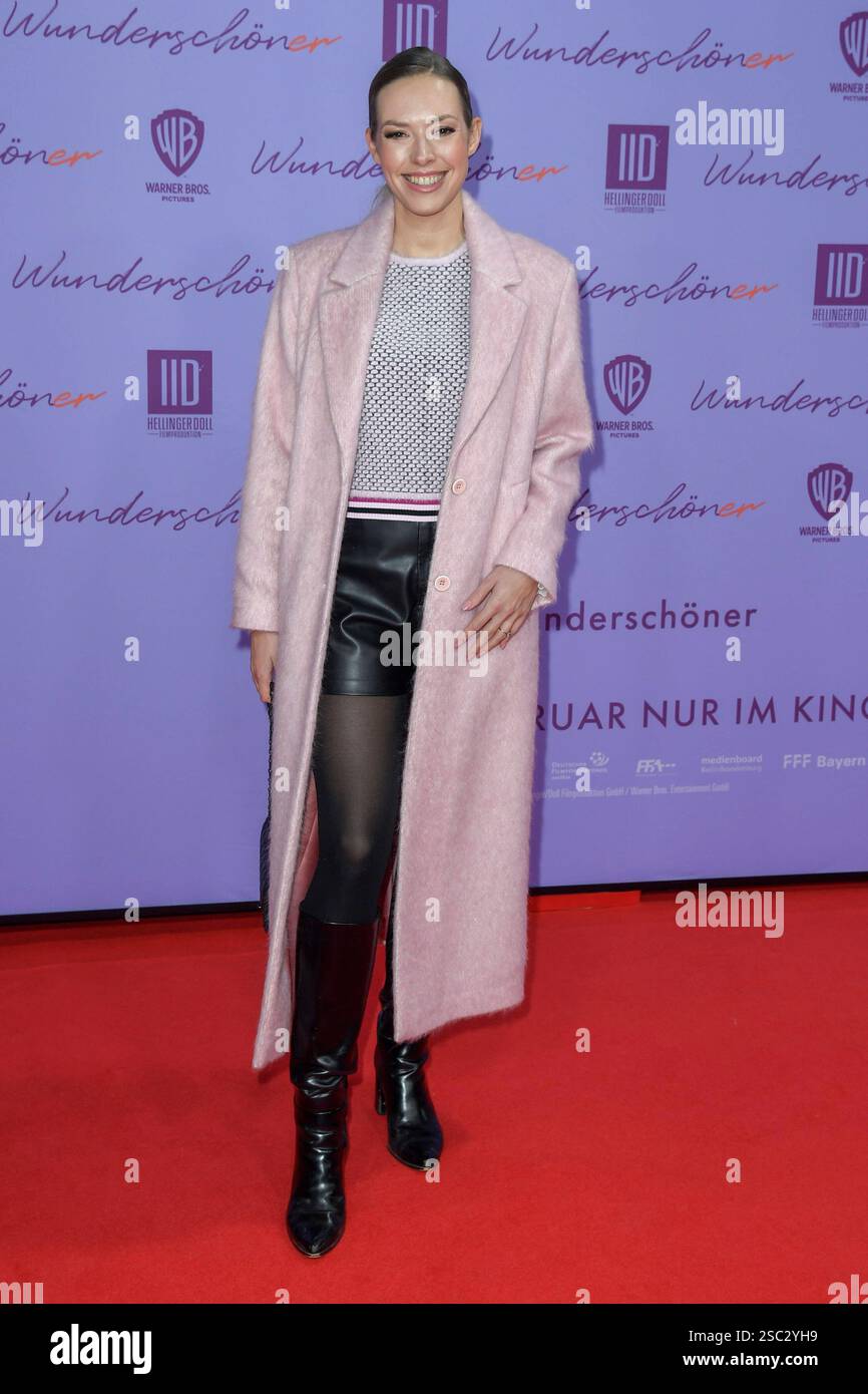 Nele Wuerzbach zu Gast auf dem roten Teppich bei der Kino Film Premiere ...
