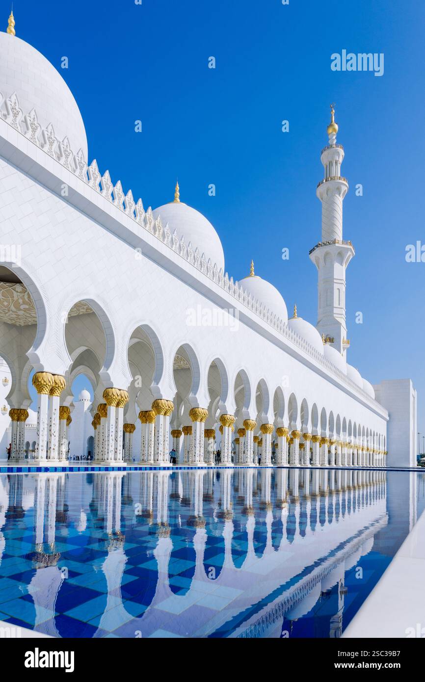 View of Sheikh Zayed Grand Mosque in Abu Dhabi made of white marble ...