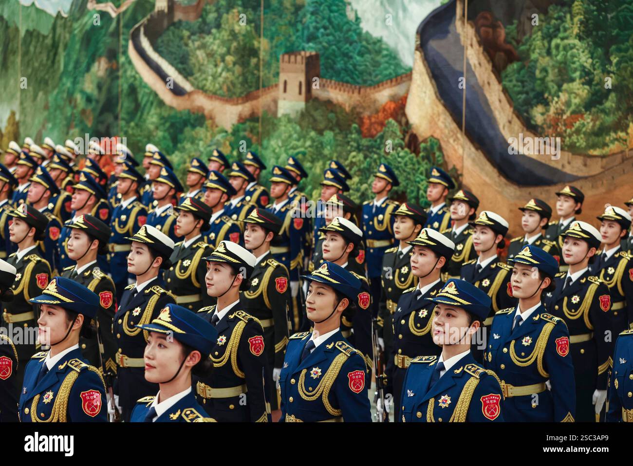 Chinese honor guards stand in formation before the welcome ceremony ...