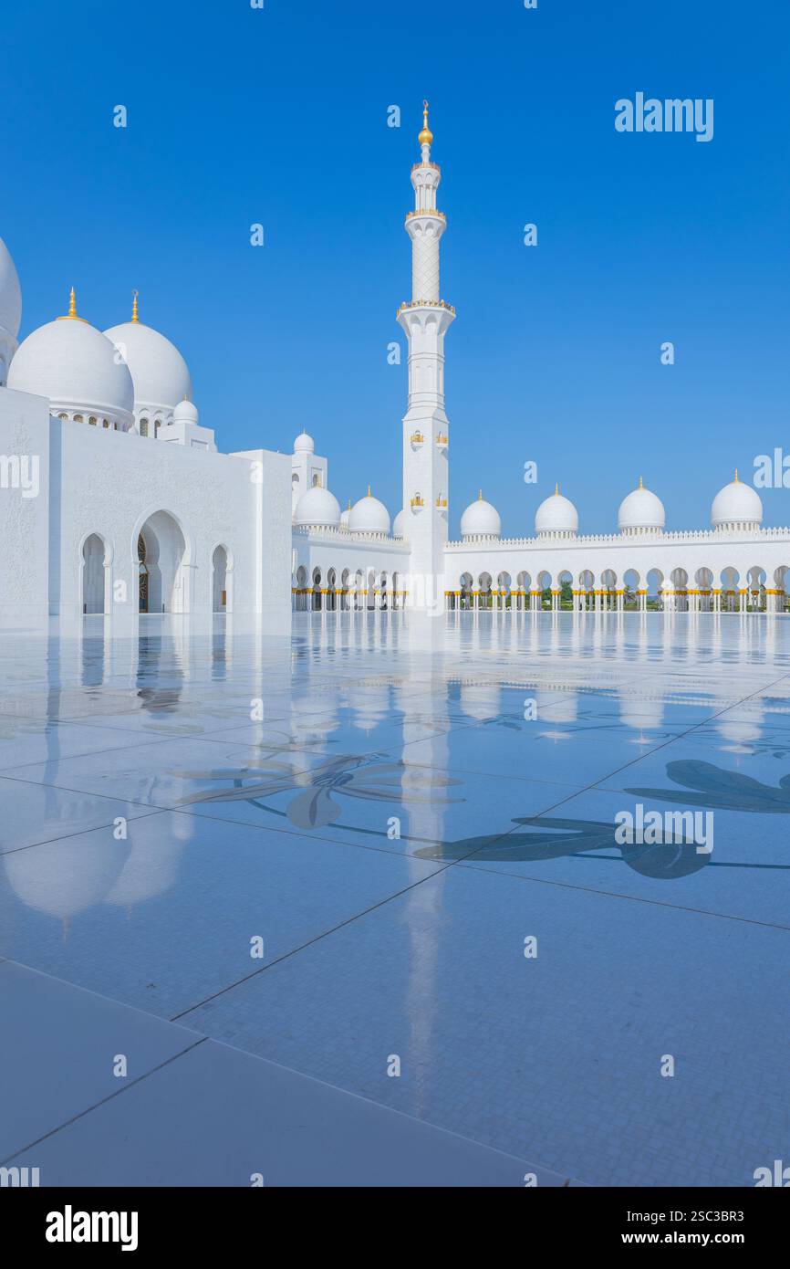View of Sheikh Zayed Grand Mosque in Abu Dhabi made of white marble ...