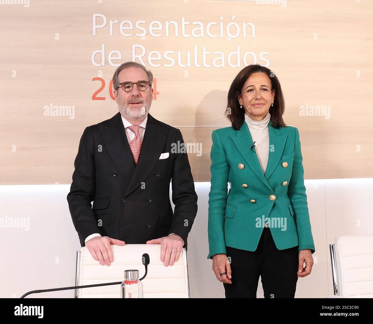 The President of Banco Santander, Ana Botín, and the CEO of Banco ...