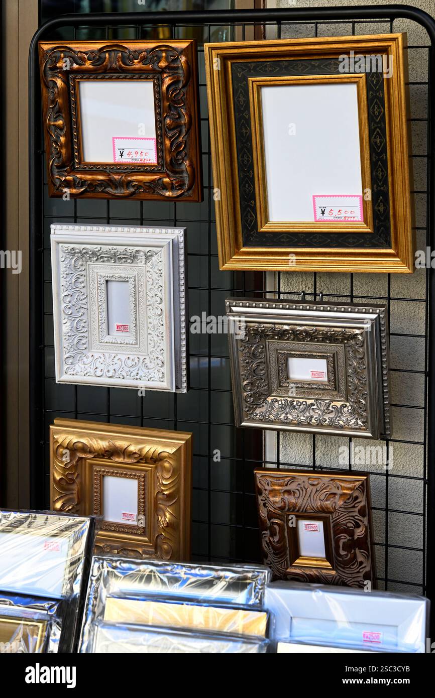 Frames display hi-res stock photography and images - Alamy