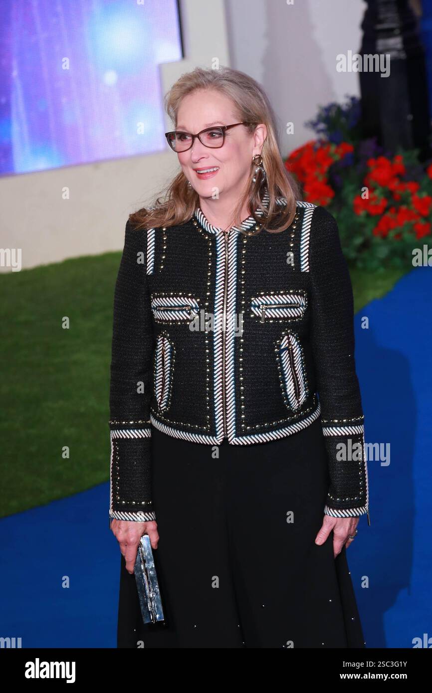 Meryl Streep arrives for the Premiere of Mary Poppins at the Royal ...