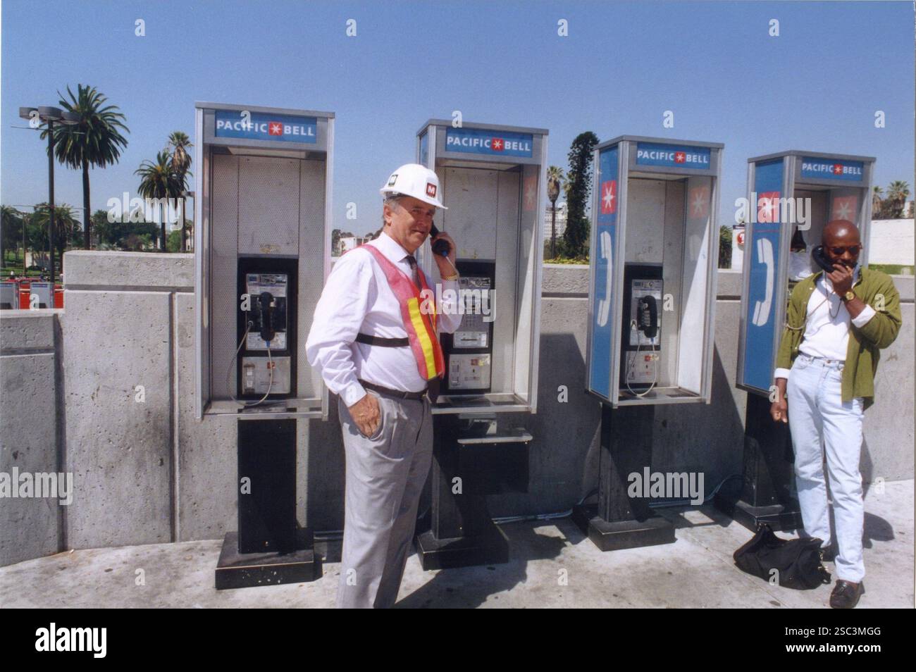 Los Angeles, USA, approx. 1990. Men using public phones in the city ...
