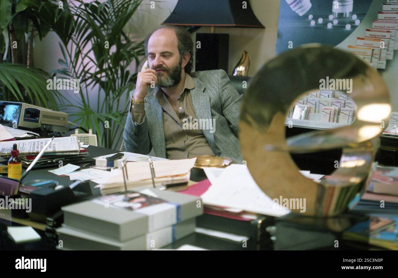 1990s office desk hi-res stock photography and images - Alamy