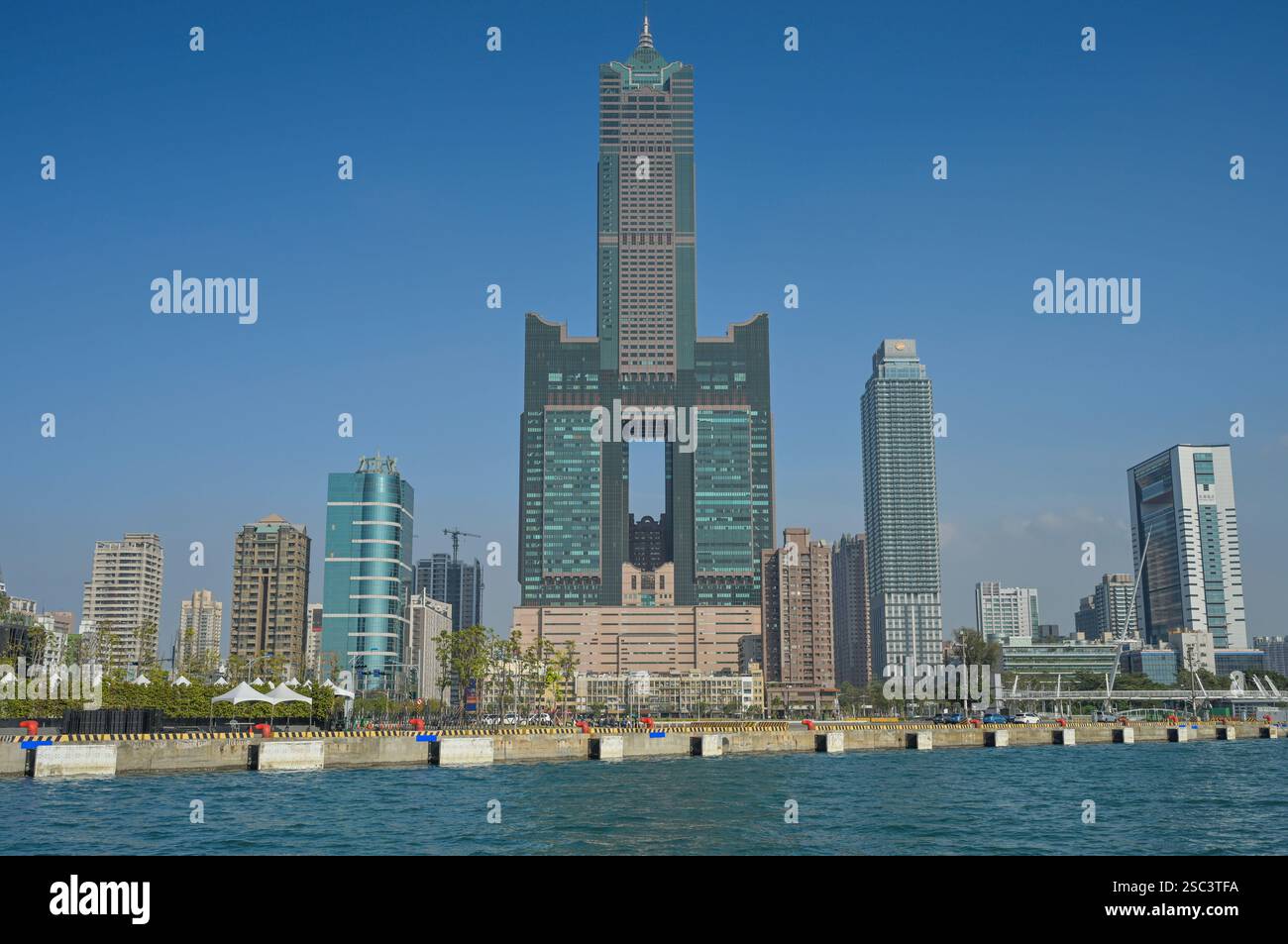 Hochhaus Tuntex Sky Tower, Hafen, Kaohsiung, Taiwan *** Tuntex Sky ...