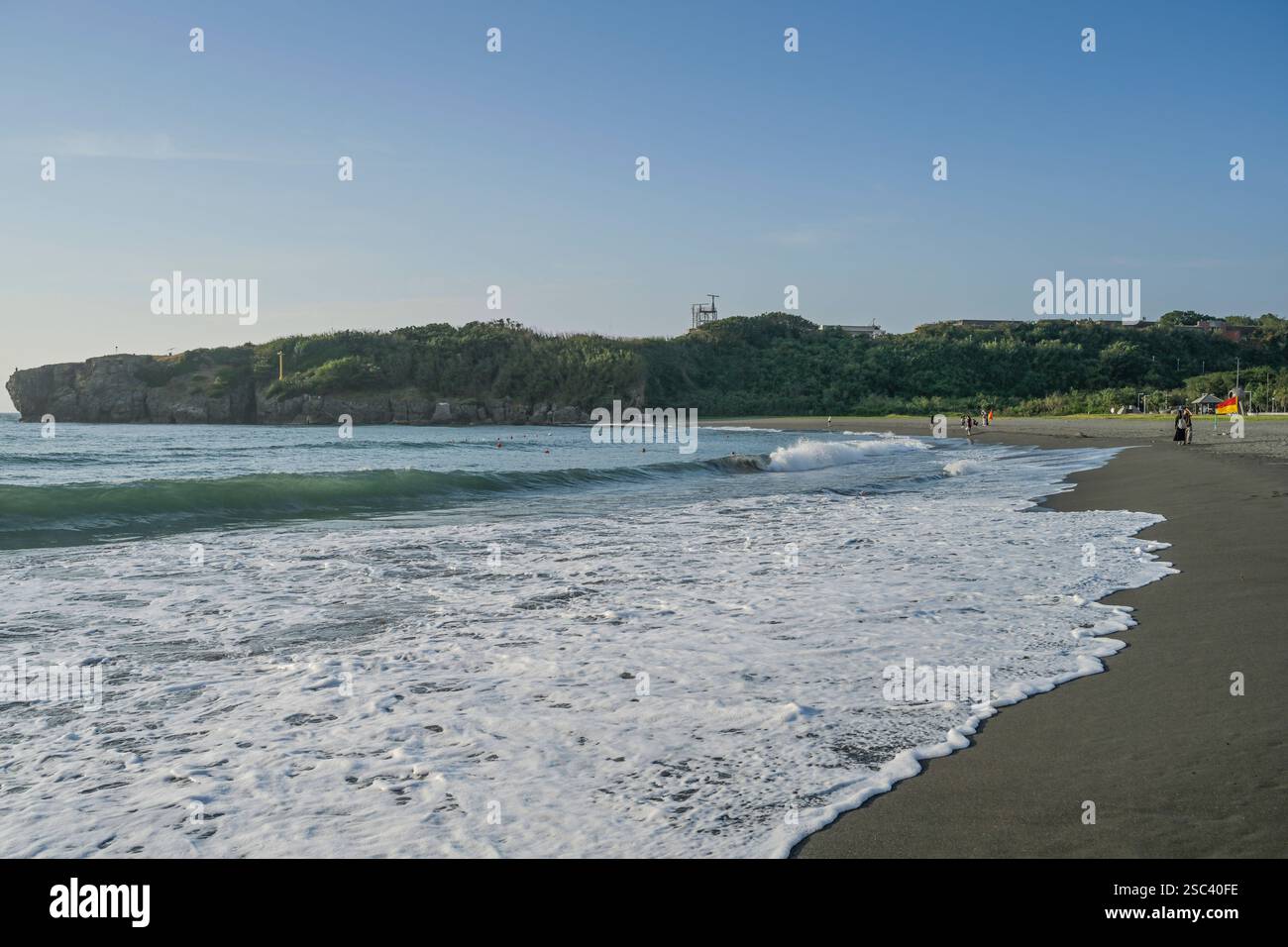 Wellen, schwarzer Sand, Cijin Beach, Cijin Insel, Kaohsiung, Taiwan ...