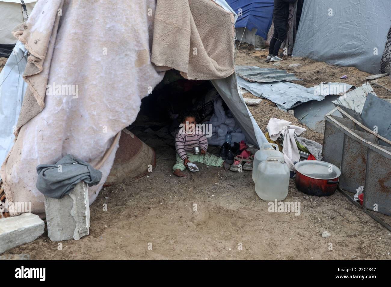 Gaza. 5th Feb, 2025. A Palestinian child is seen in a tent that serves ...