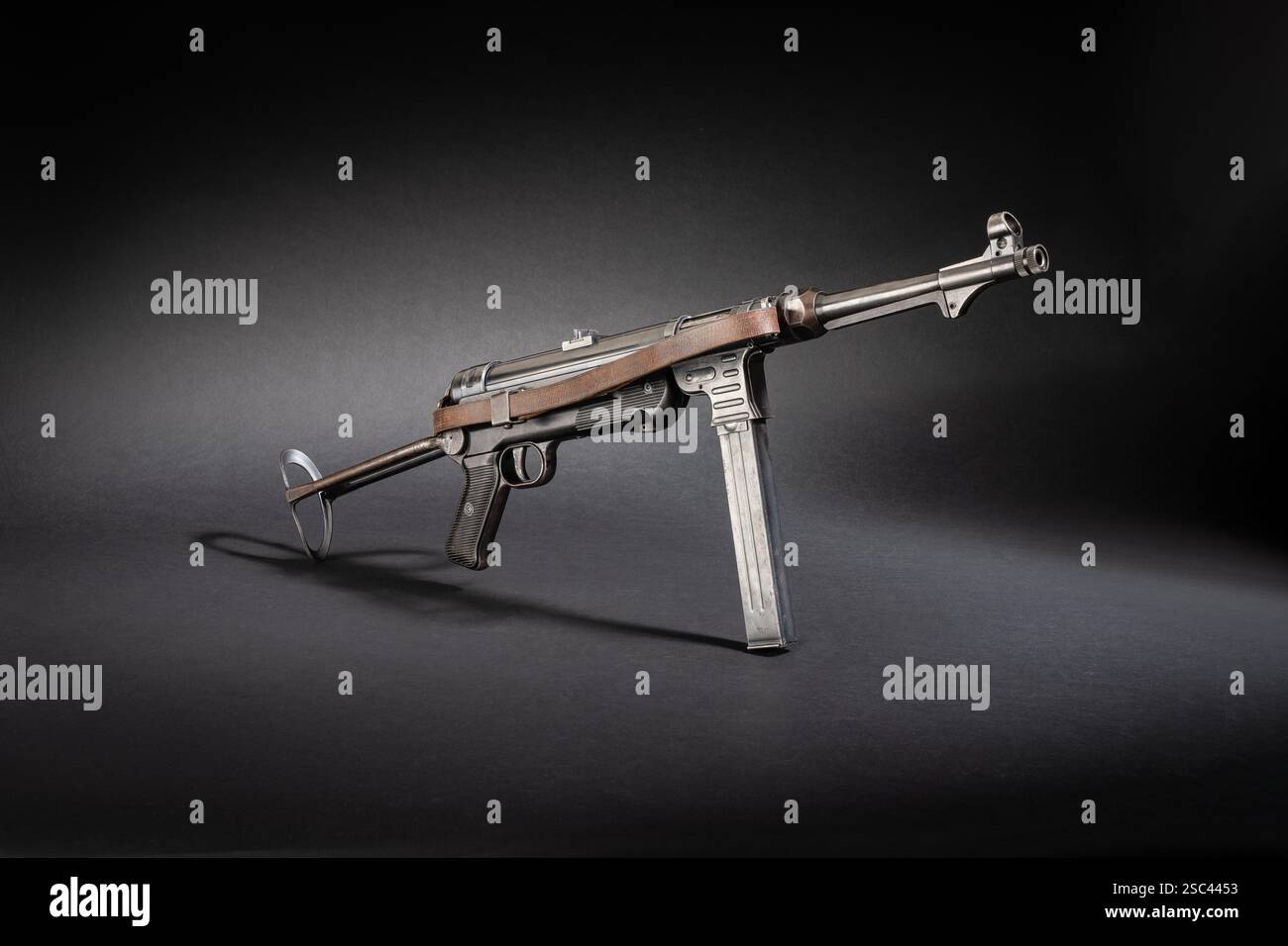 Studio shot of an old submachine gun MP 40 firearm against a black background Stock Photo - Alamy
