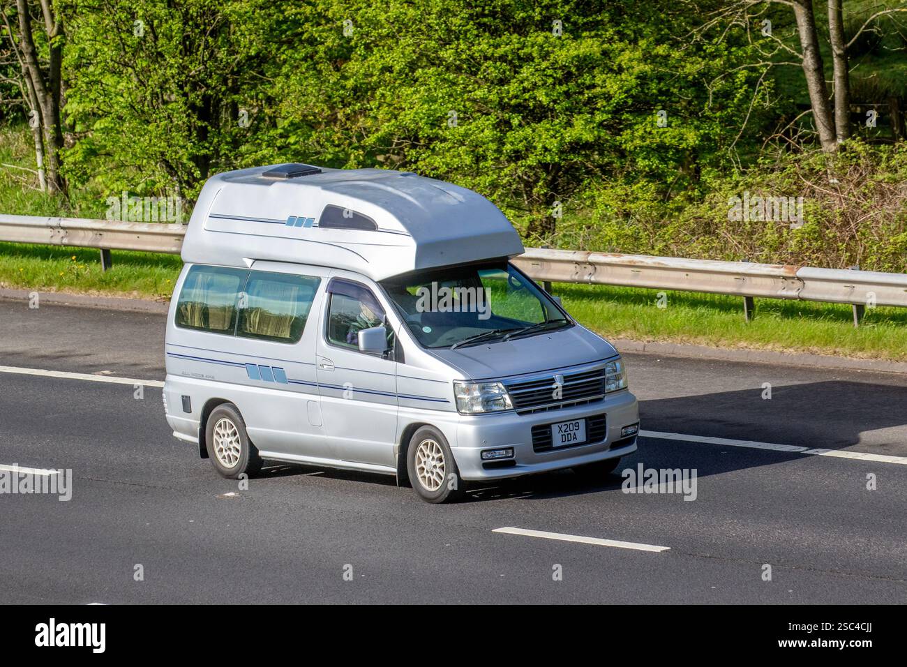 2000 Nissan Elgrand Silver Petrol 3500 cc 24v V6 3000 ,a minivan ...