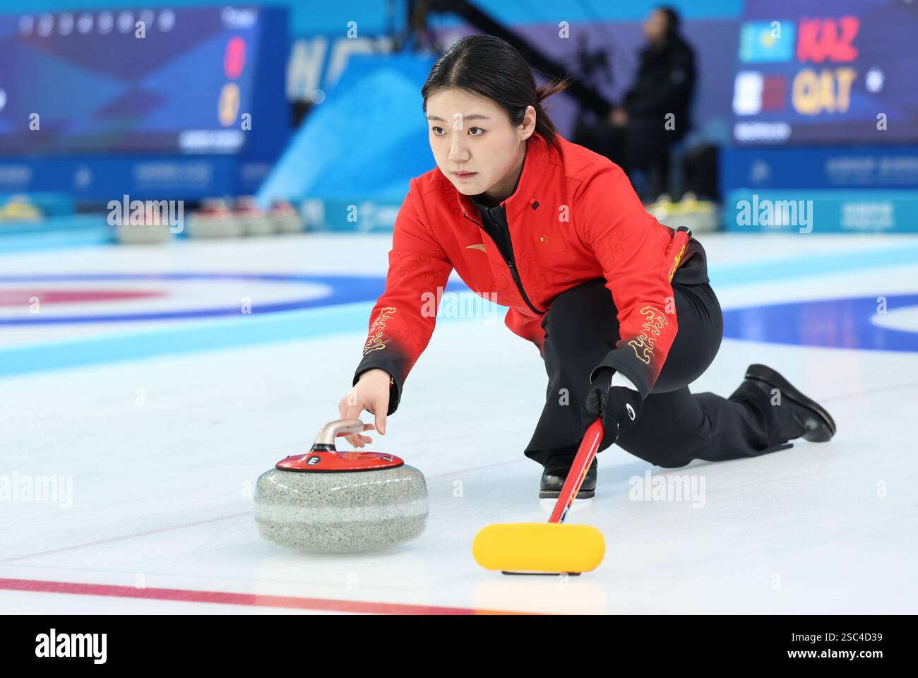 (250205) -- HARBIN, Feb. 5, 2025 (Xinhua) -- Han Yu competes during the ...