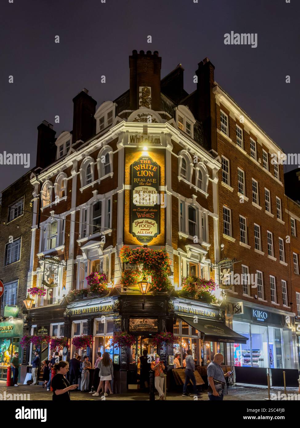 The White Lion, pub in James Street, Covent Garden in London, England ...