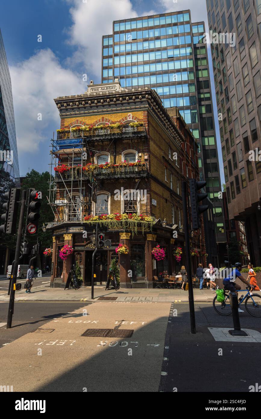 Victorian pub hi-res stock photography and images - Alamy