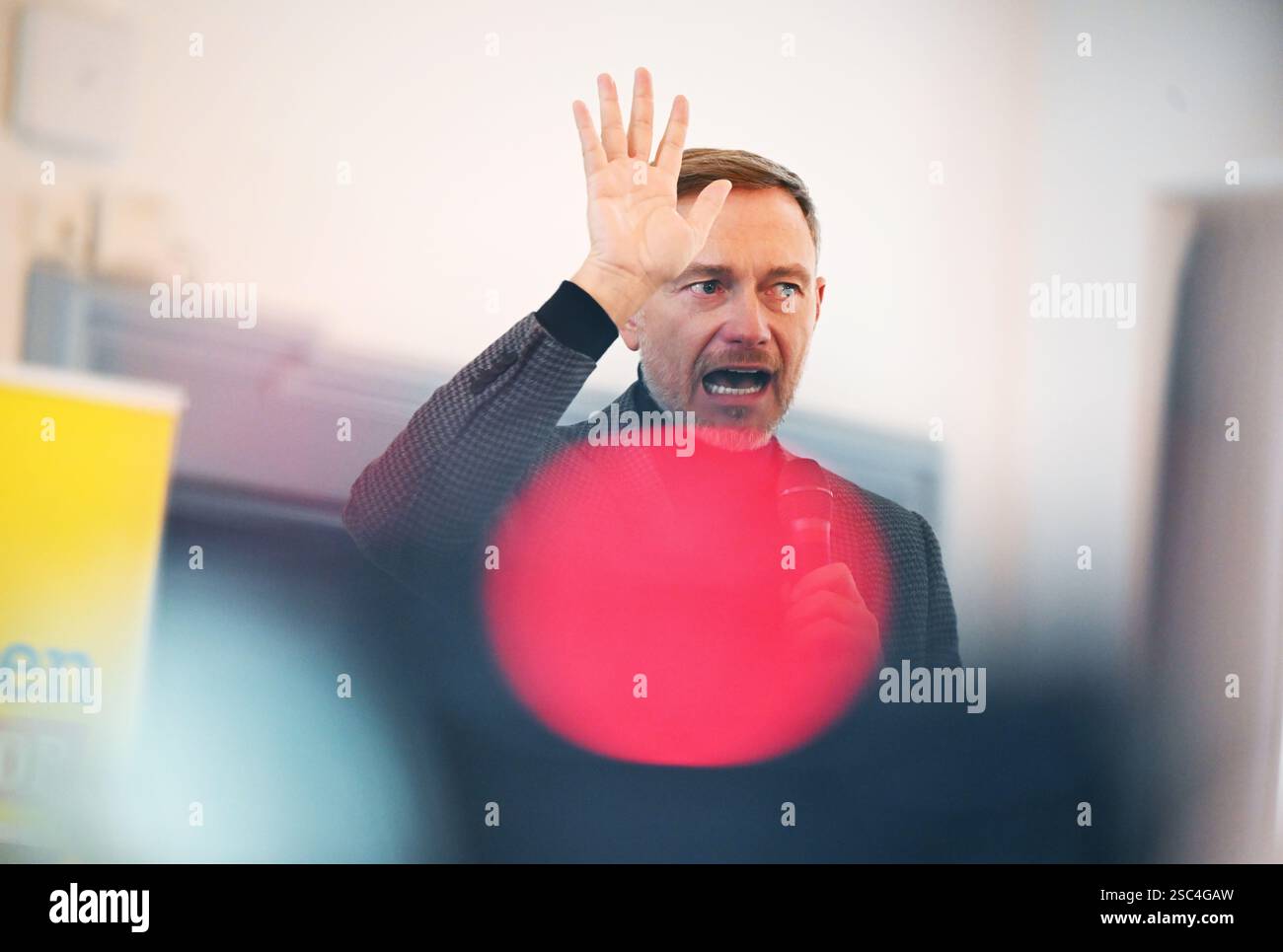 05 February 2025, Baden-Württemberg, Karlsruhe: Christian Lindner ...