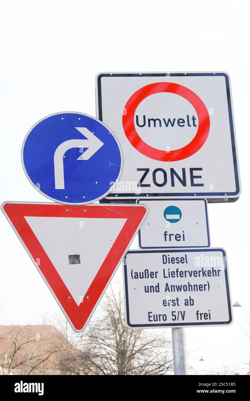 Hinweisschild Umweltzone an Auffahrt zur Landshuter Allee Hinweisschild ...