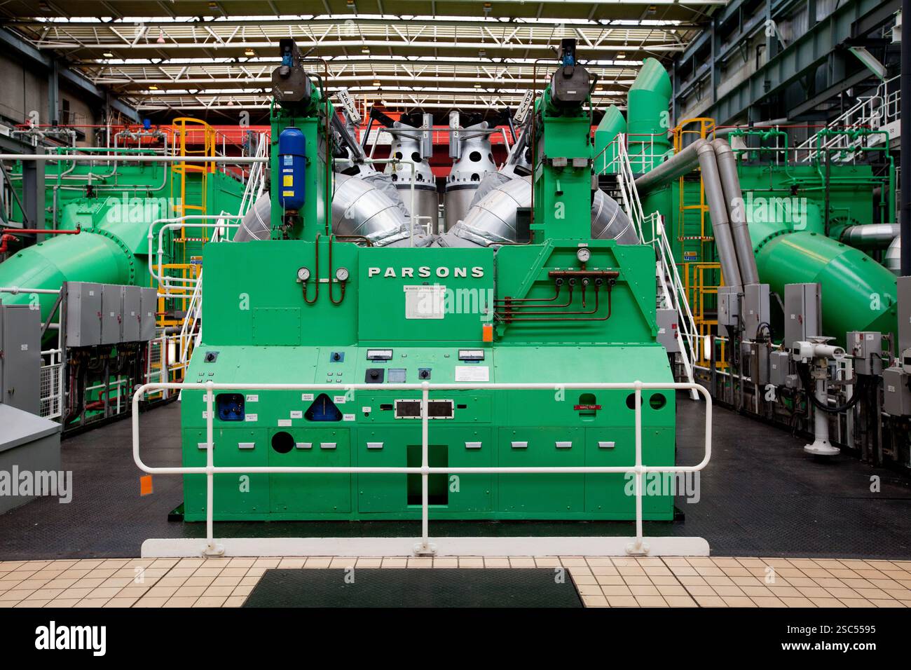 The turbine hall at Dungeness B nuclear power station, Kent Stock Photo ...