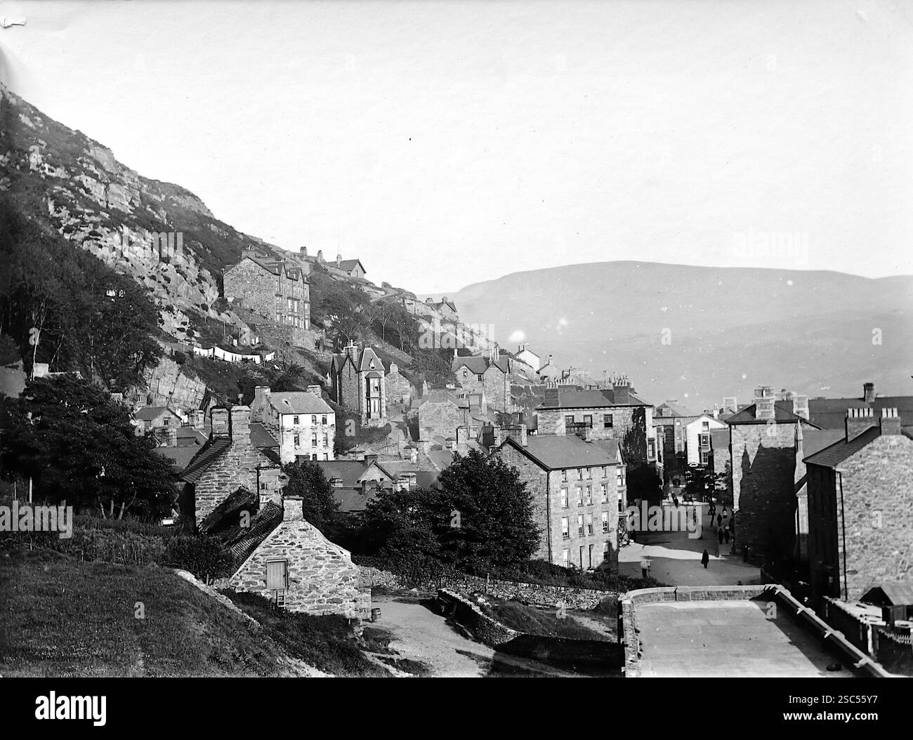 Street scene and Cliffside houses in Barmouth, a seaside town on the ...