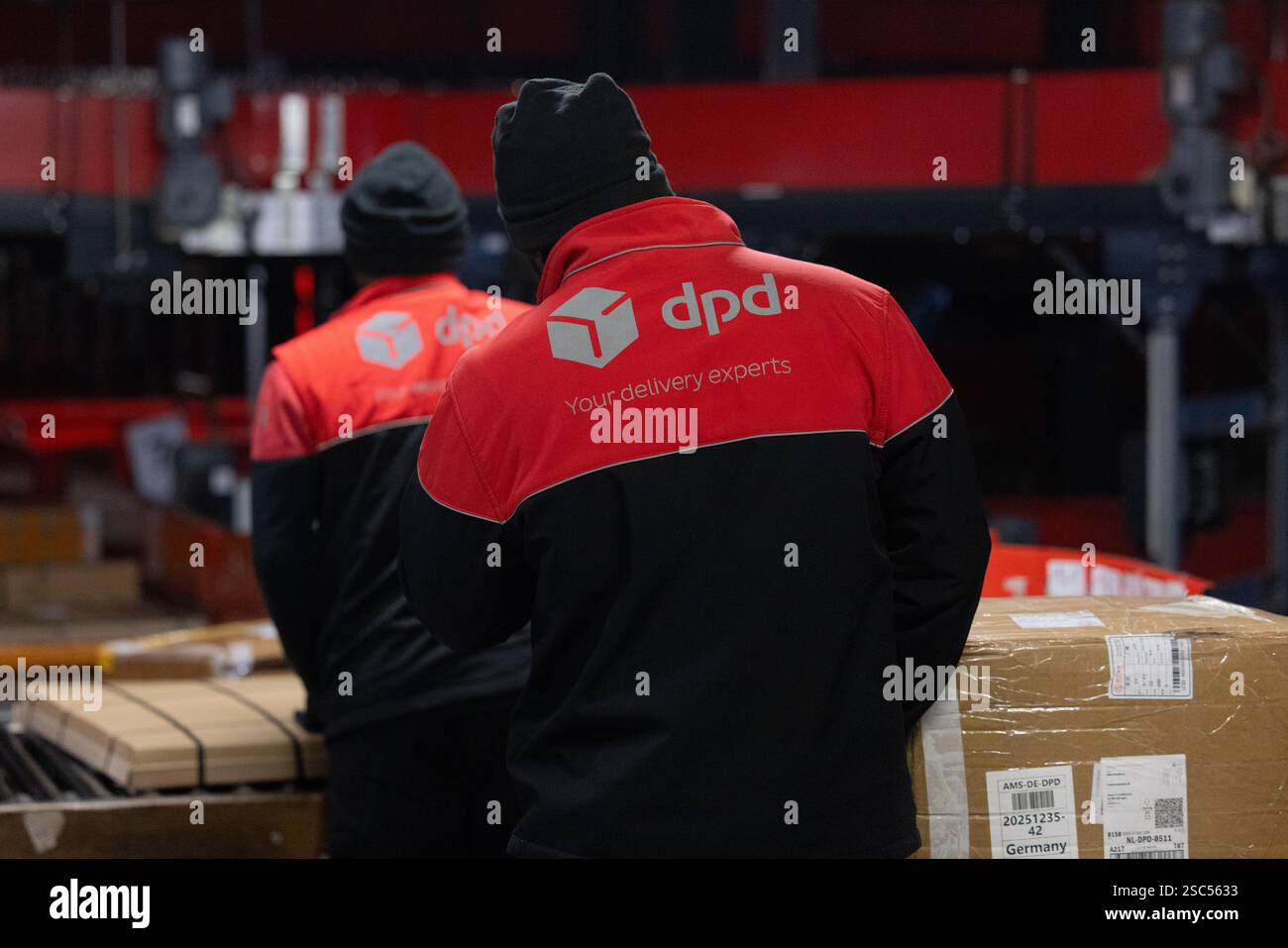 Erftstadt, Germany. 05th Feb, 2025. Employees of the parcel service ...