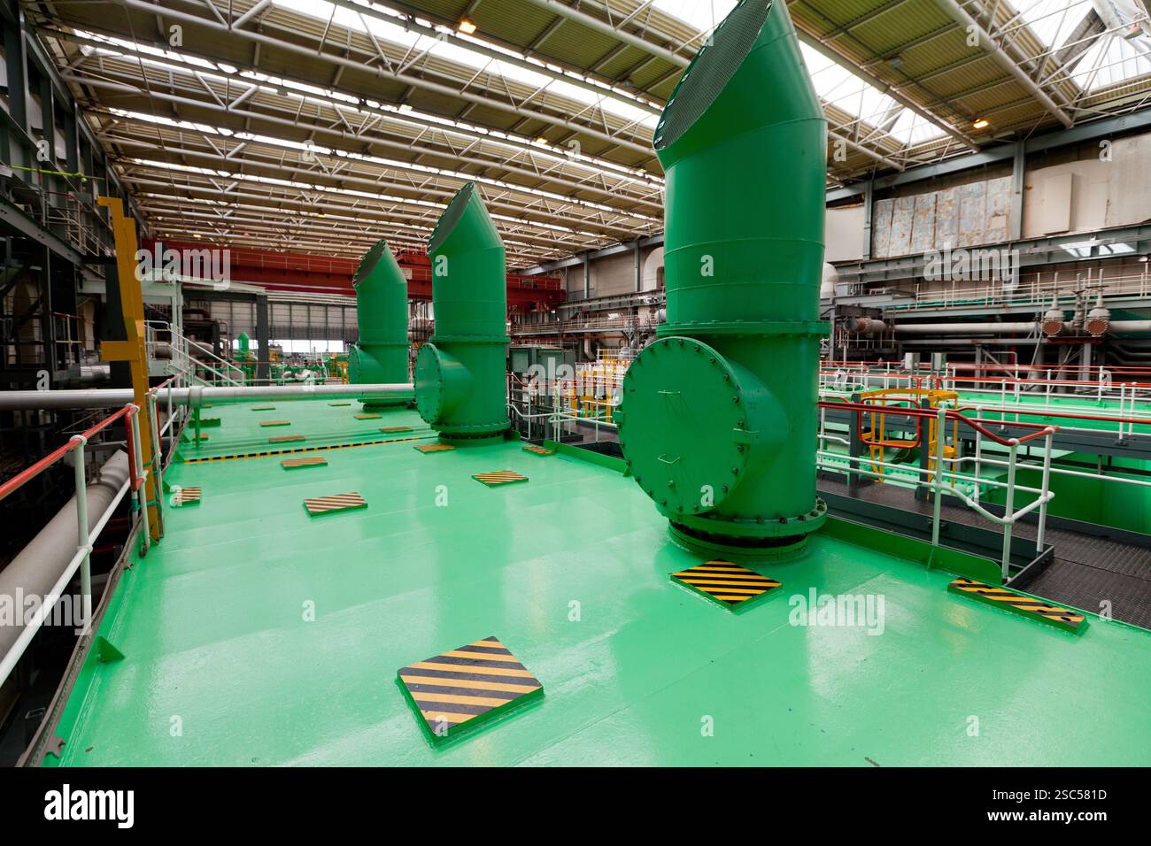 The turbine hall at Dungeness B nuclear power station, Kent Stock Photo ...