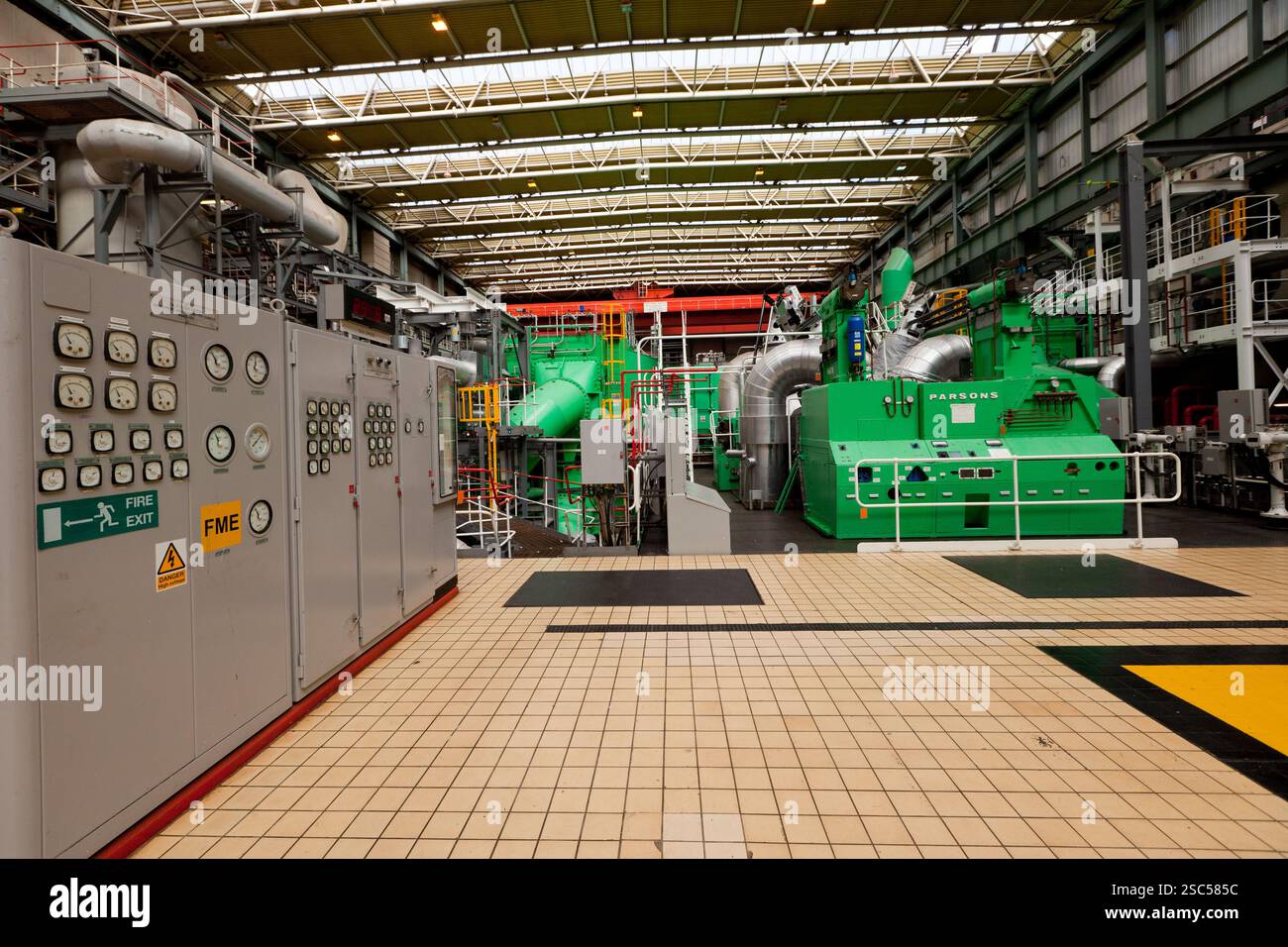The turbine hall at Dungeness B nuclear power station, Kent Stock Photo ...
