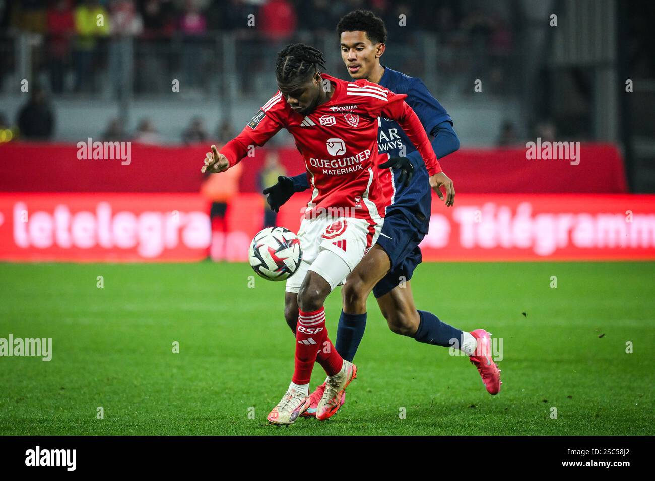 Senny MAYULU of PSG and Luck ZOGBE of Brest during the French ...