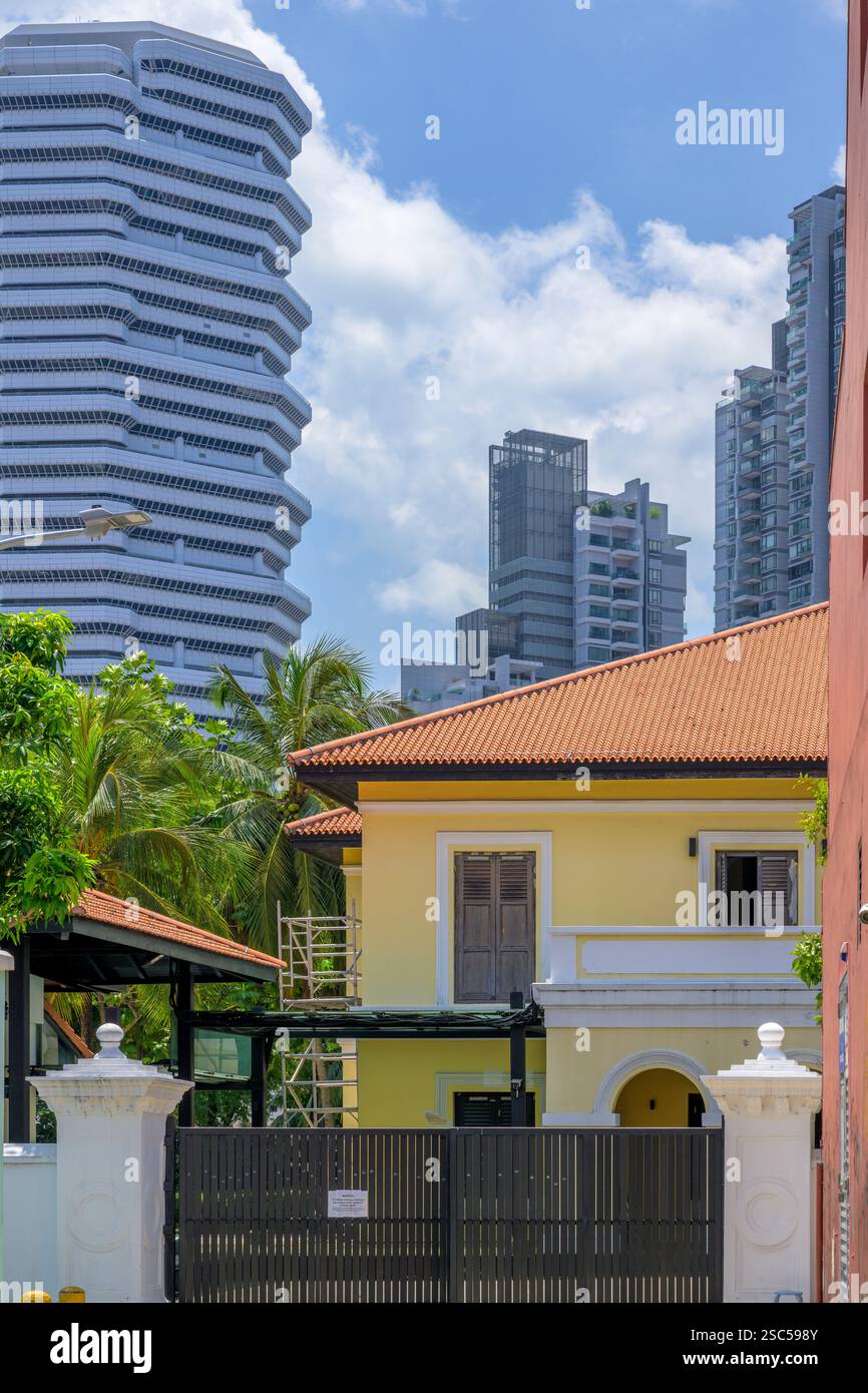Paul Rudolph's Post-Modern styled "The Concourse" high-rise looms over ...