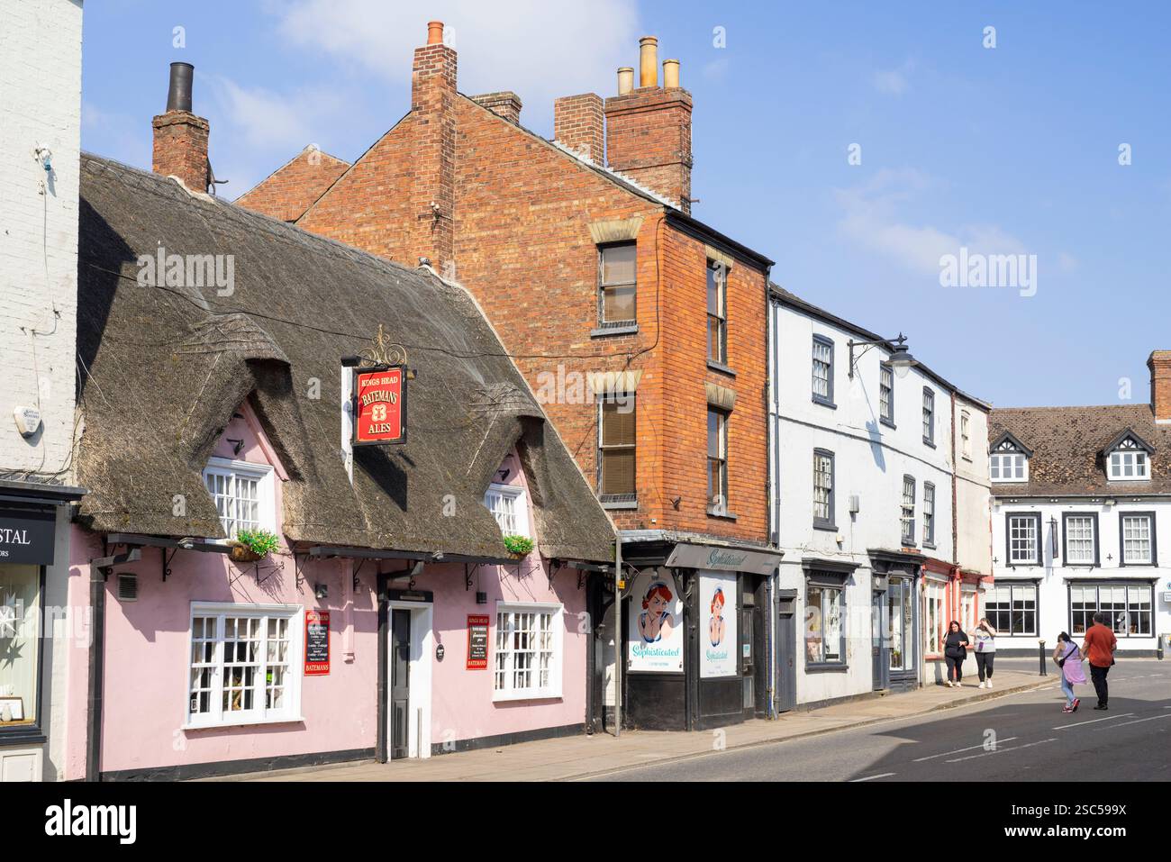Horncastle village centre and the thatched roof pub called The Kings ...