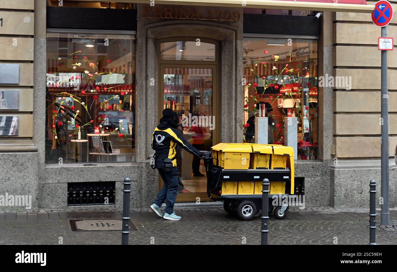 Ein Wagen, Postzustellwagen, Karre, für Deutsche Post DHL Brief Briefe ...