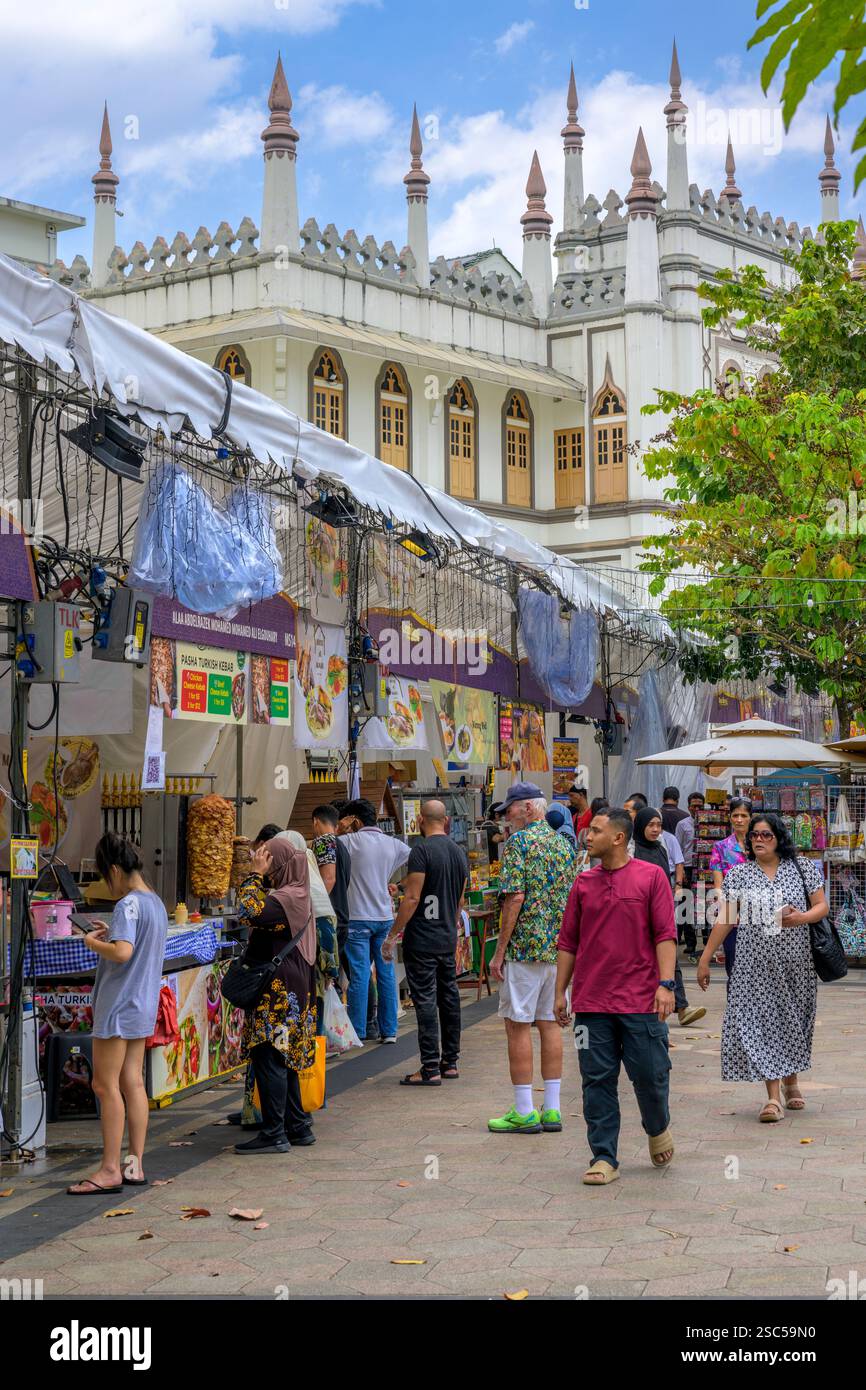 Tourists & locals attracted to Ramadhan foodstalls in Singapore's ...