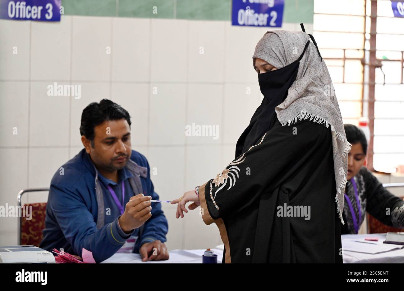 New Delhi, India. 05th Feb, 2025. NEW DELHI, INDIA - FEBRUARY 5: Voters ...