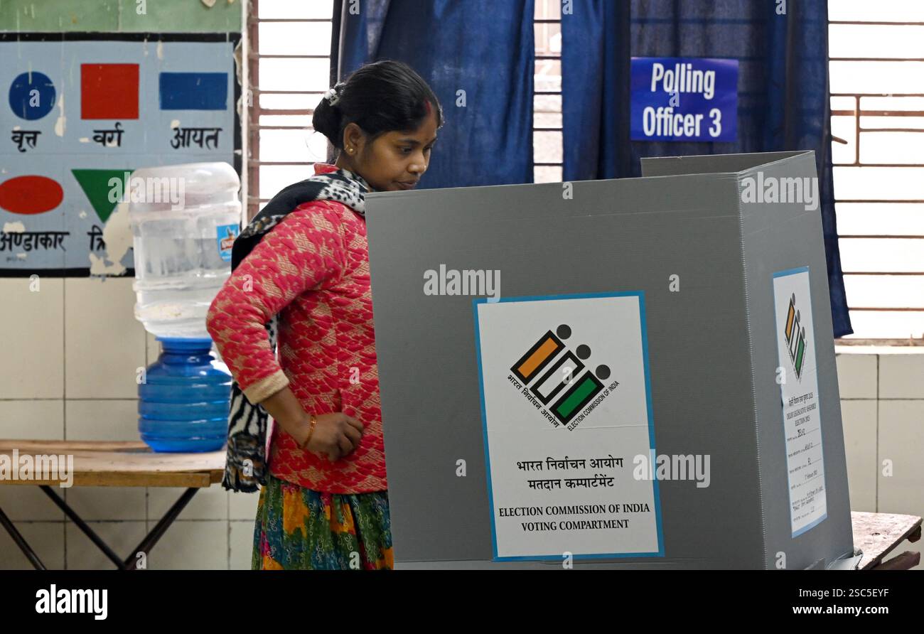 New Delhi, India. 05th Feb, 2025. NEW DELHI, INDIA - FEBRUARY 5: Voters ...