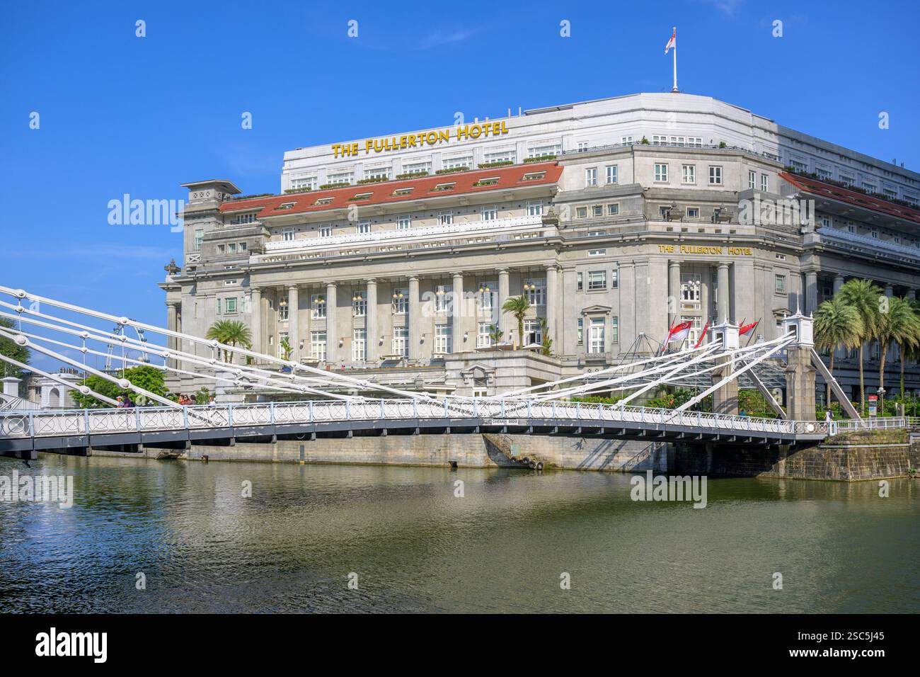 The historic (1869) Cavanagh Bridge over the Singapore River with the ...