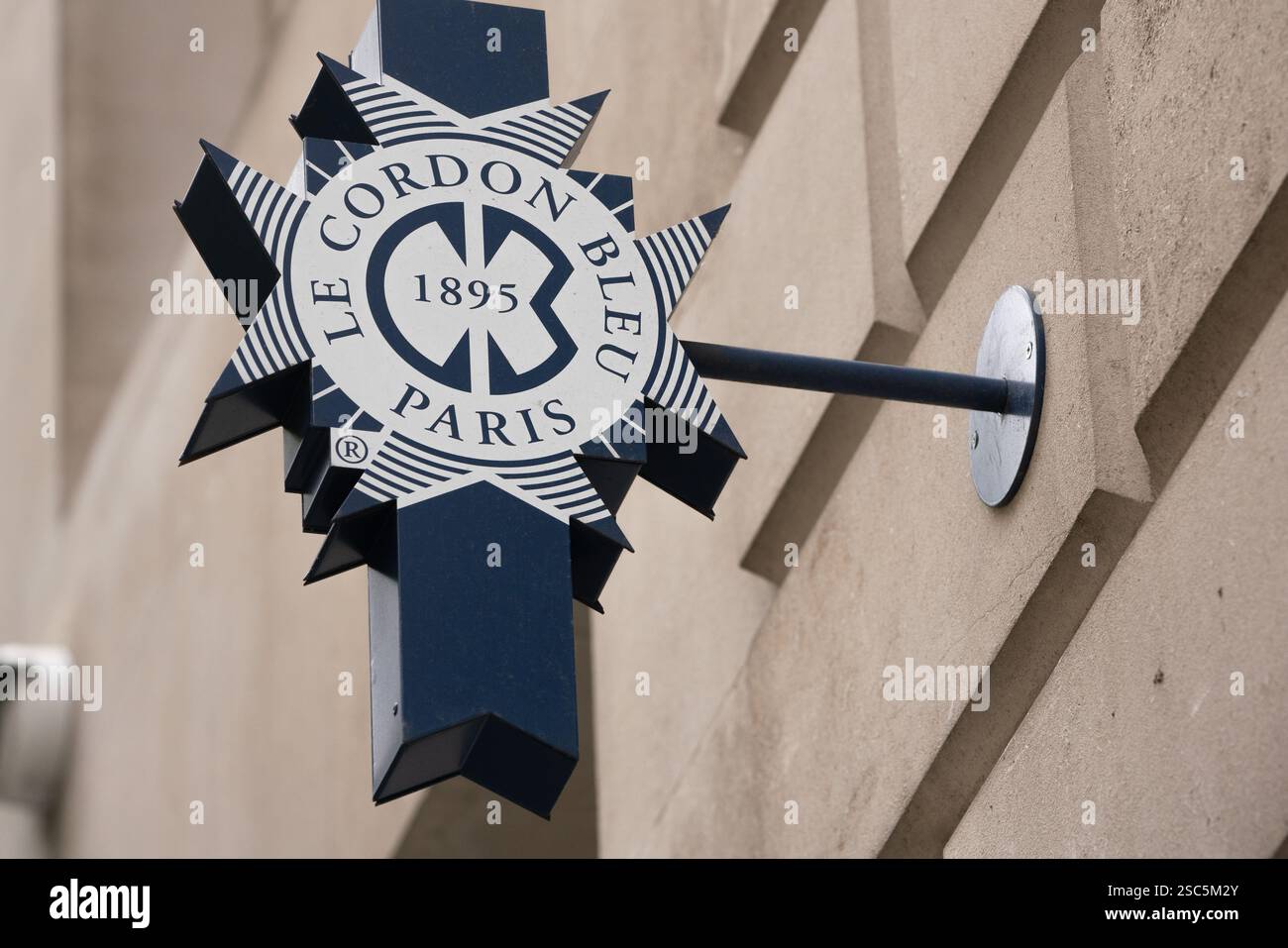 Le Cordon Bleu, Paris, 1895. A sign on a building facade in Paris Stock Photo - Alamy