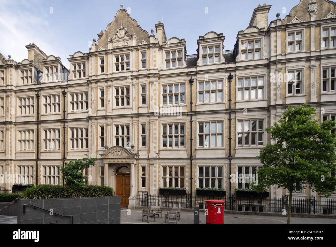 The Royal Courts of Justice, London, England. A historic building ...