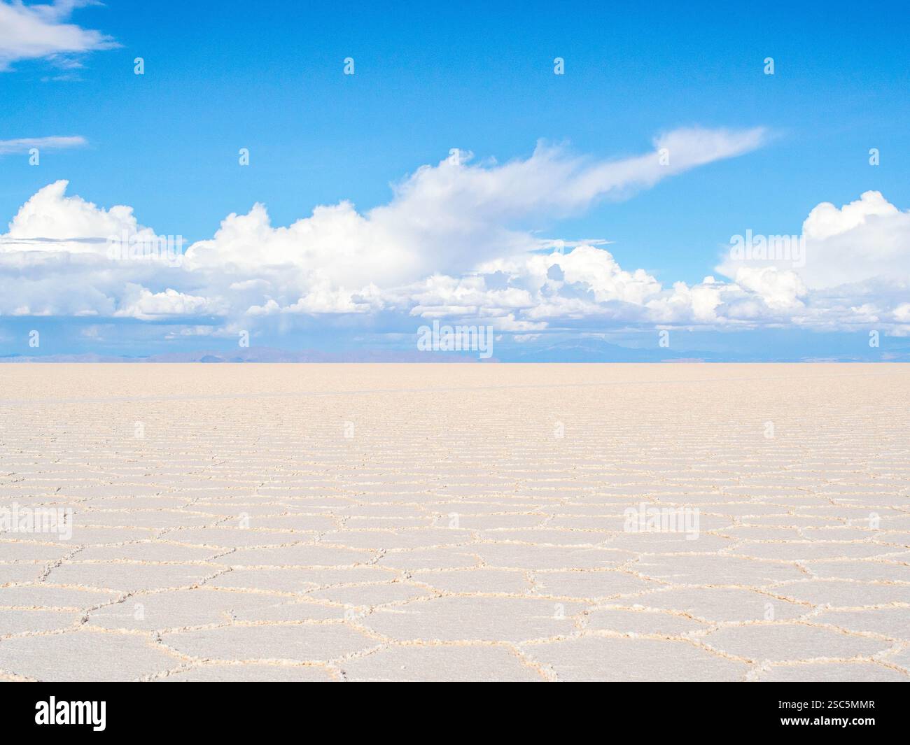 wonderful wide view of Uyuni salt flat Bolivia Stock Photo - Alamy