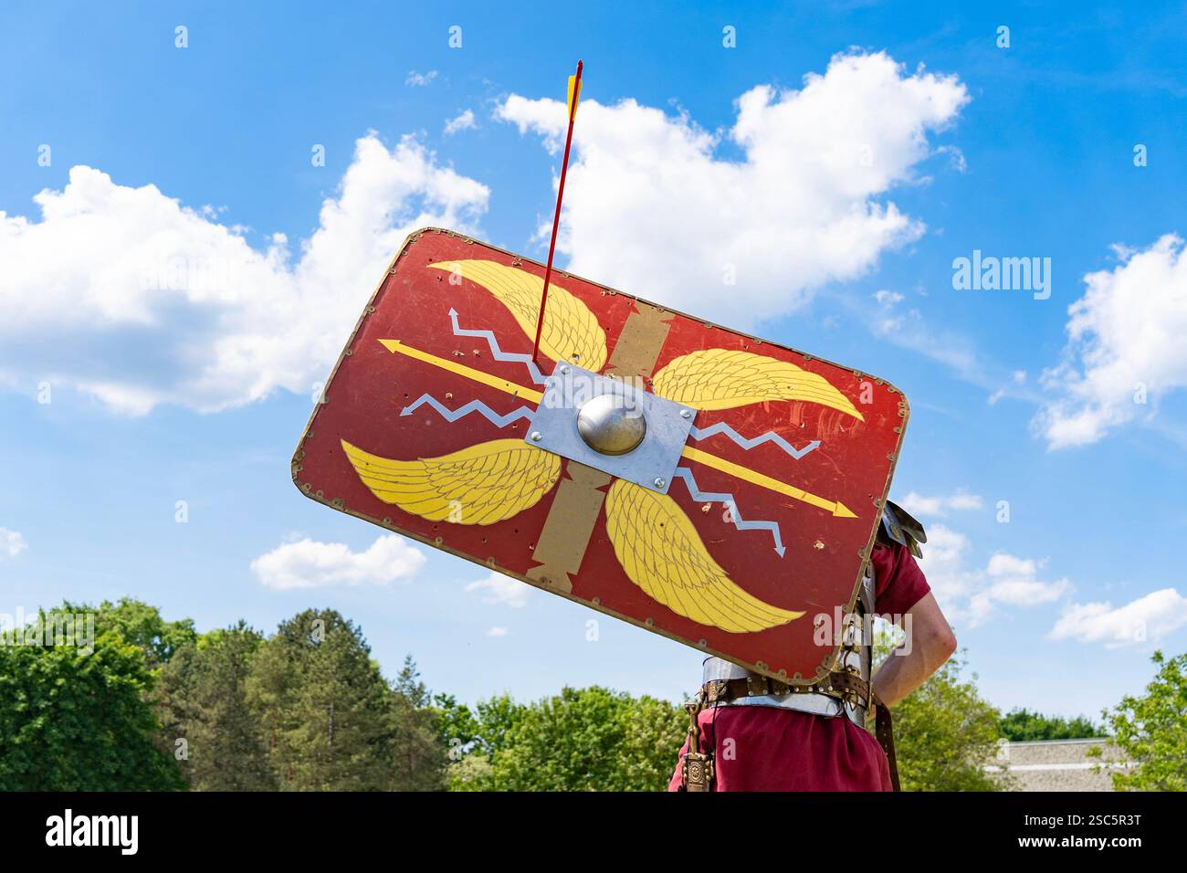 Roman legionary with shield pierced by arrows Stock Photo - Alamy