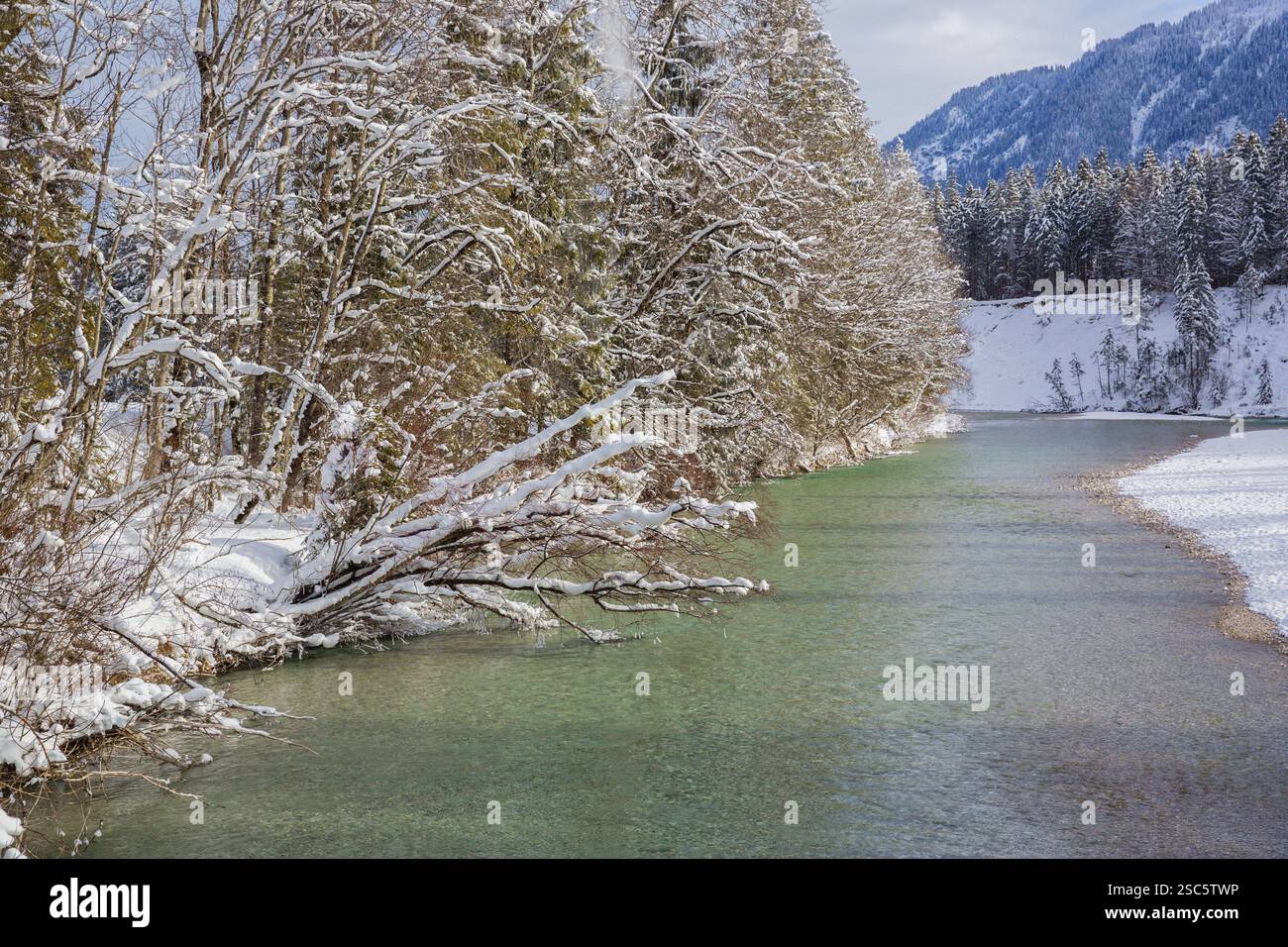 Isar valley in winter at temperatures of minus 18 degrees Celsius. Snow ...