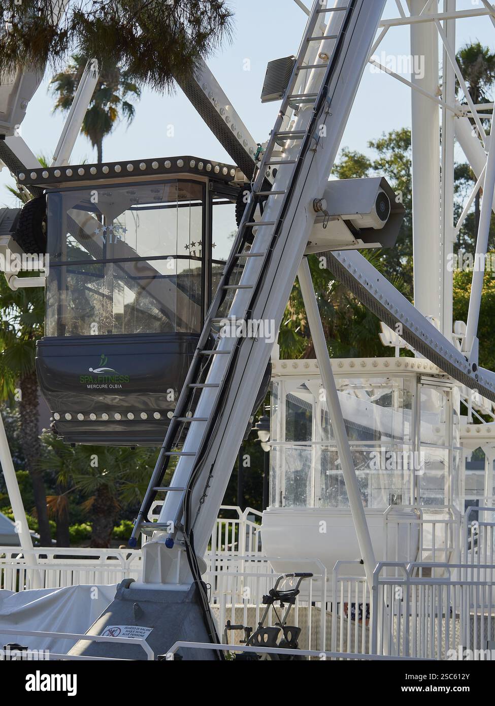 A picture of a detail of a panoramic wheel Stock Photo - Alamy