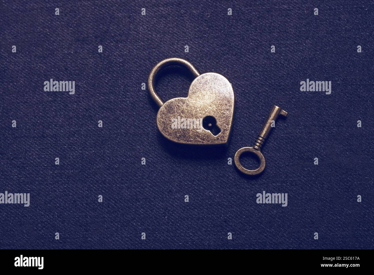 Heart shaped lock and key on an abstract background Stock Photo - Alamy