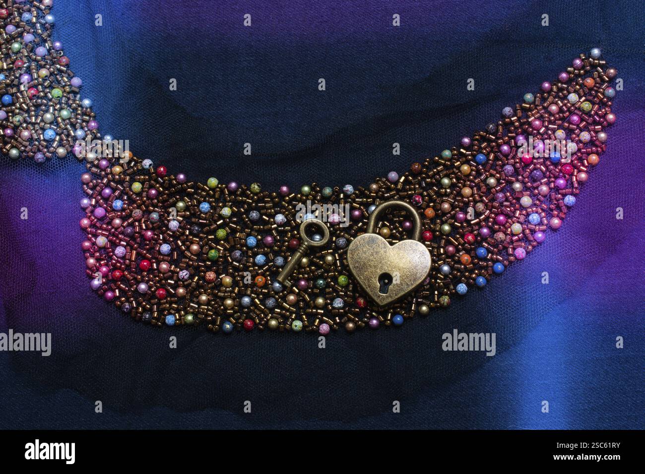Heart shaped lock and key on an abstract background Stock Photo - Alamy