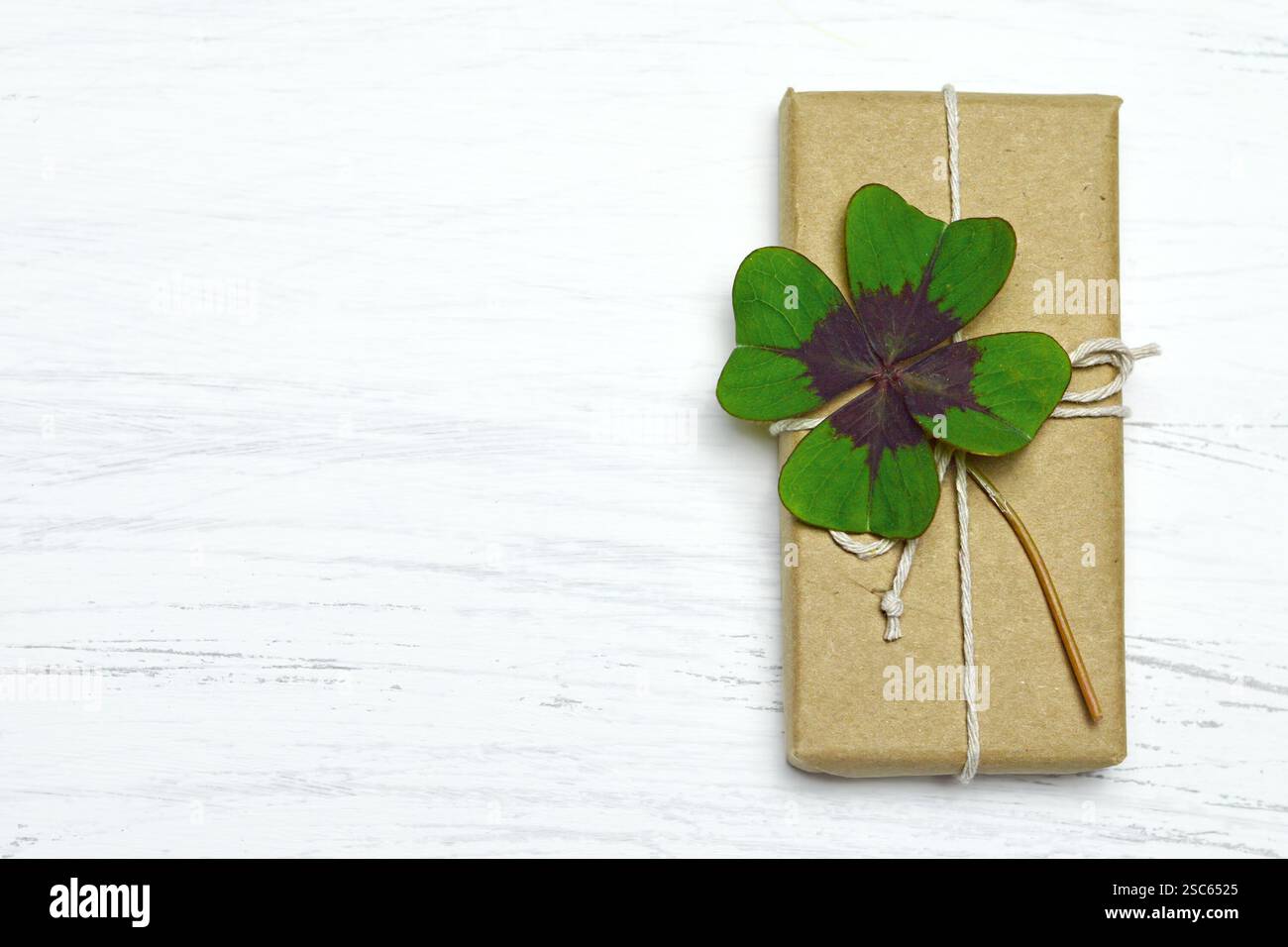 Gift box with four leaf clover Stock Photo - Alamy