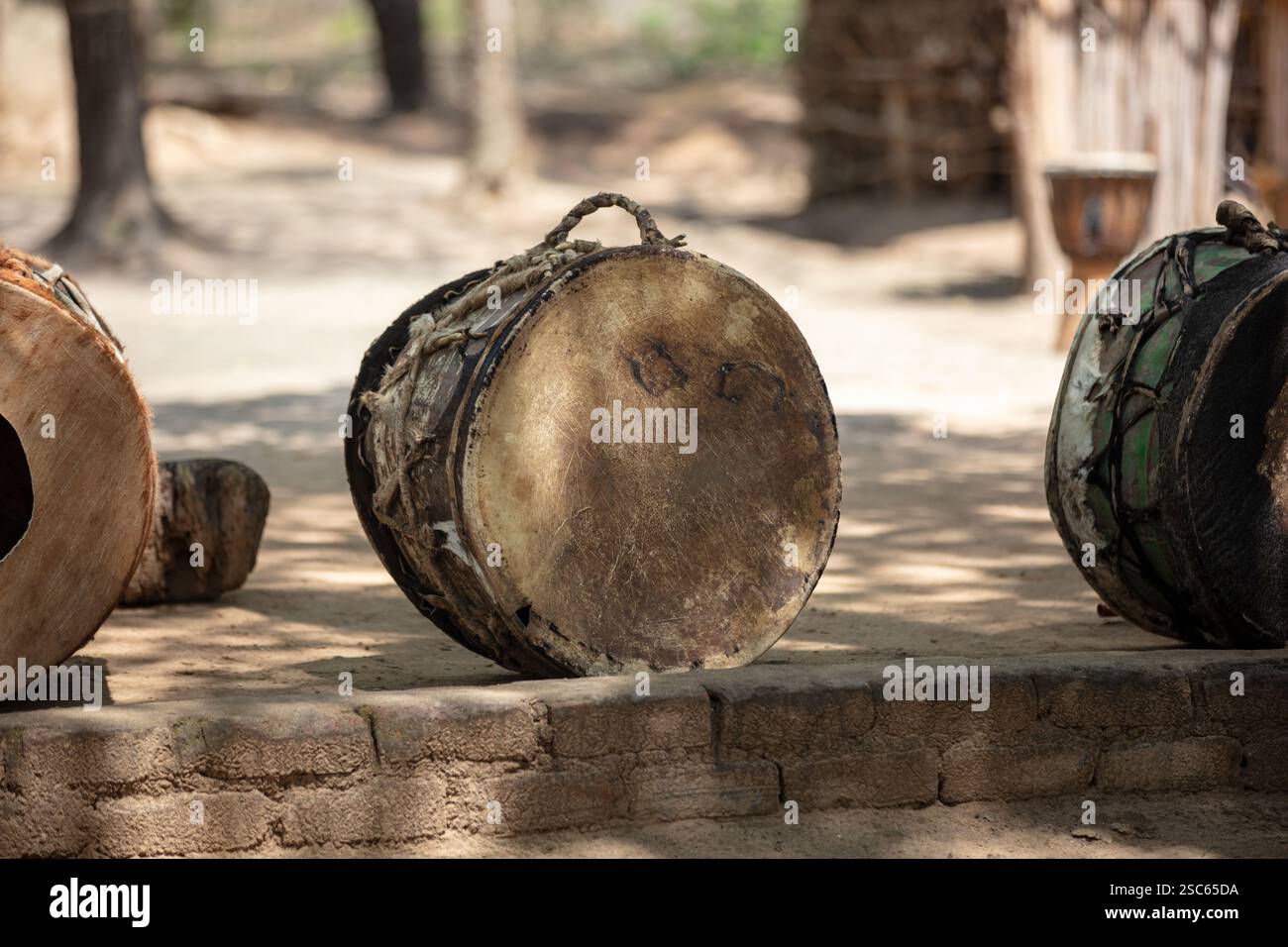 African drums hi-res stock photography and images - Alamy