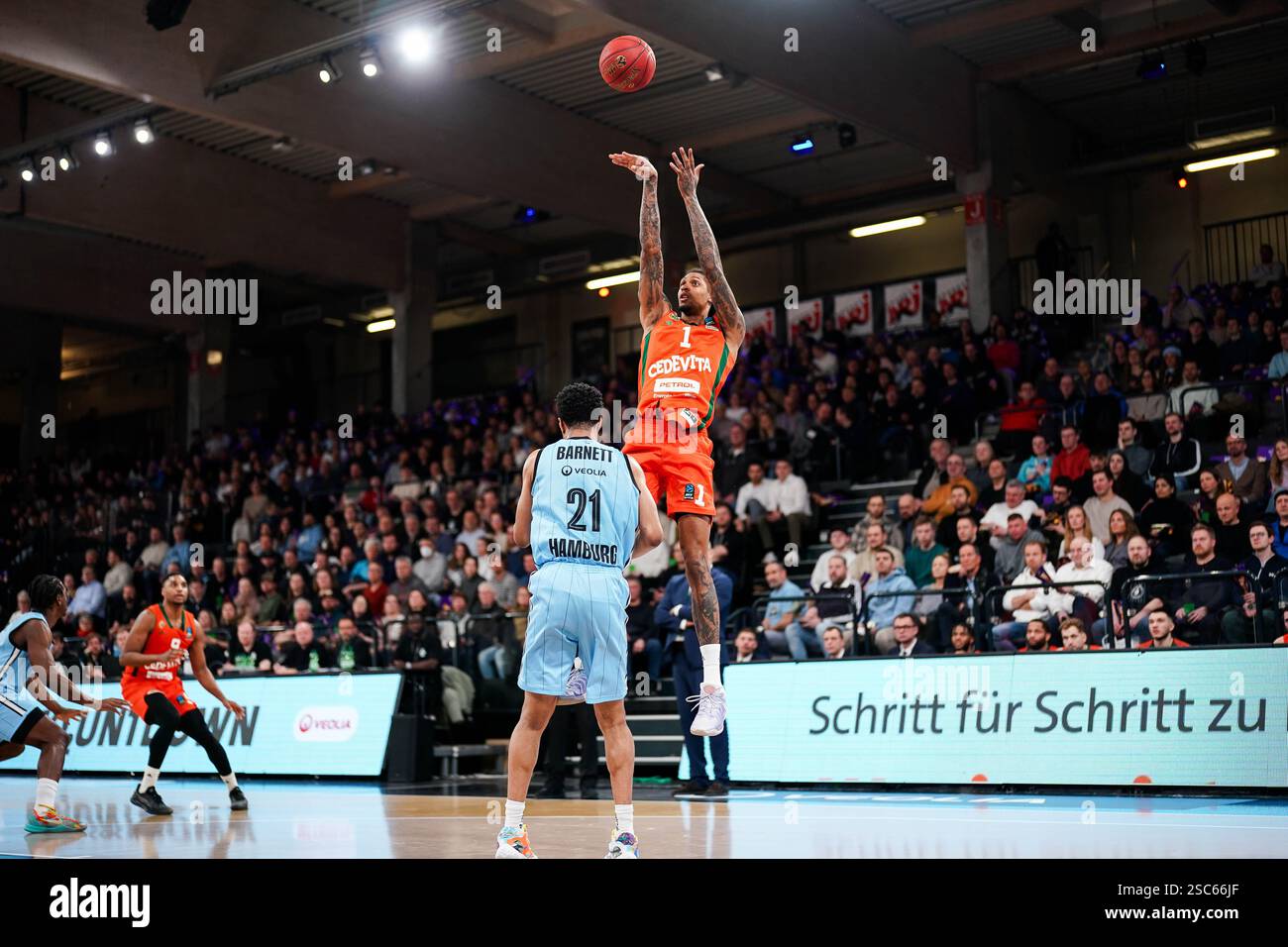 Devin Robinson (Cedevita Olimpija Ljubljana, #01) beim Wurf, GER ...