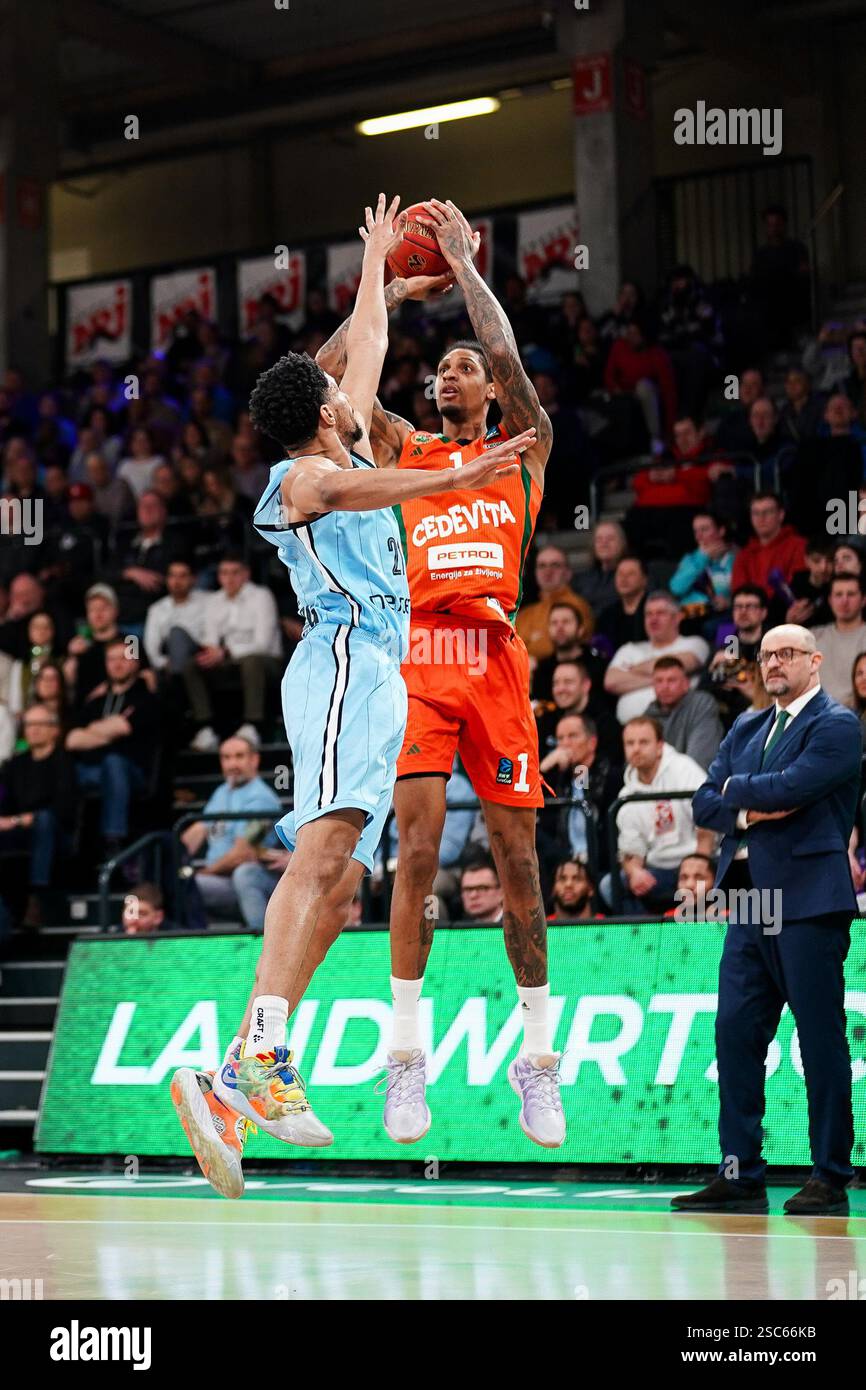 Devin Robinson (Cedevita Olimpija Ljubljana, #01) beim Wurf, GER ...