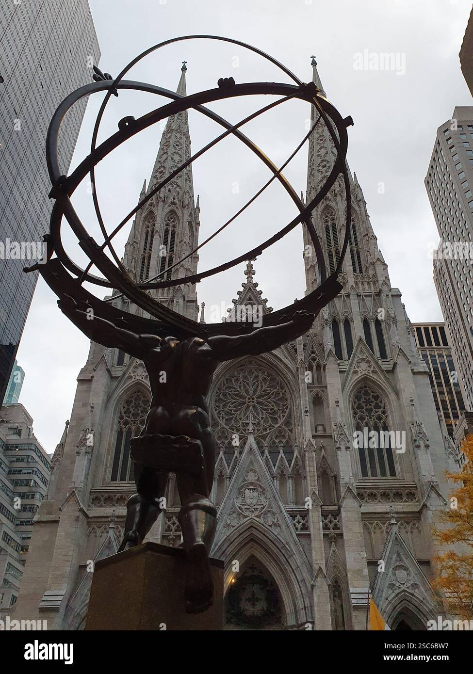 Vertical image of the landmark Atlas statue of Manhattan's Rockefeller ...