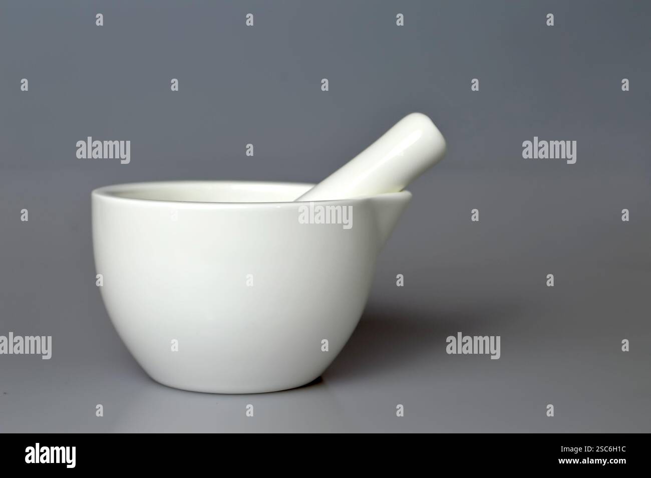 Ceramic mortar and pestle Stock Photo - Alamy