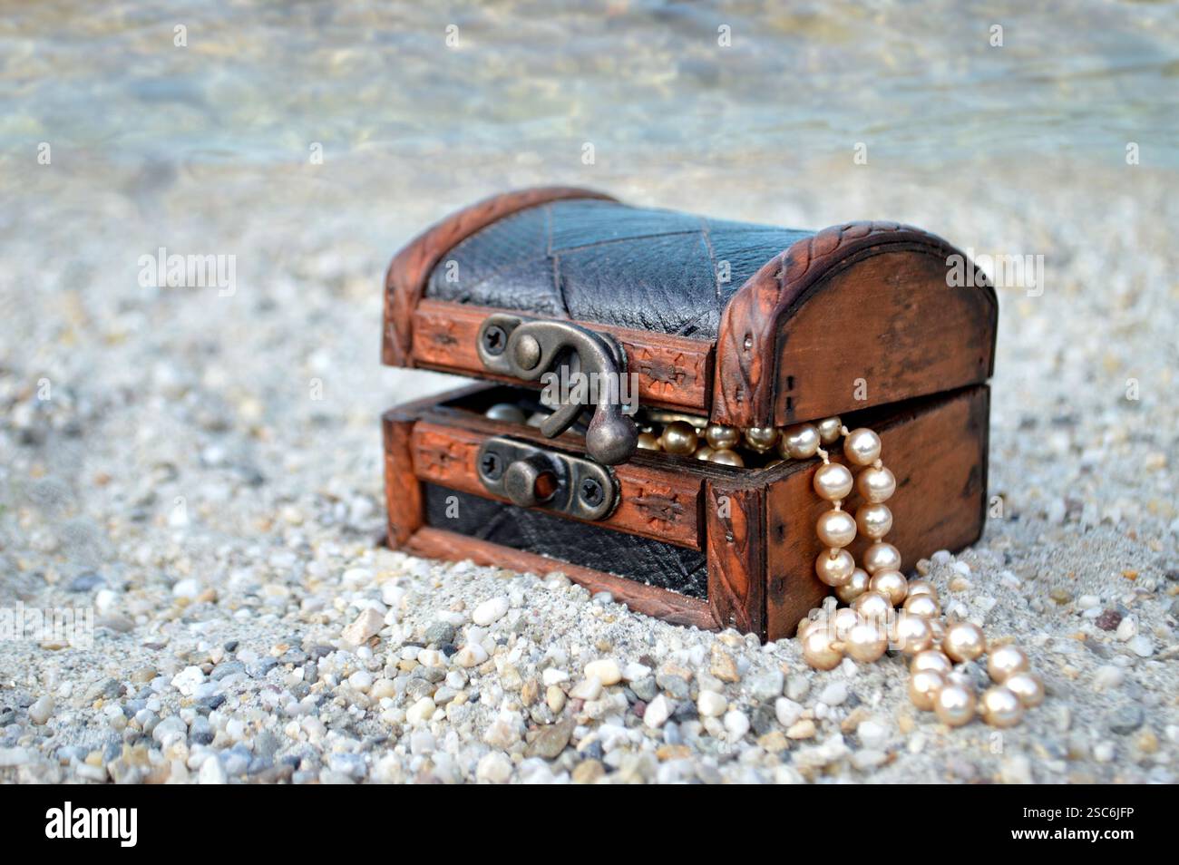 Treasure chest on the beach Stock Photo - Alamy