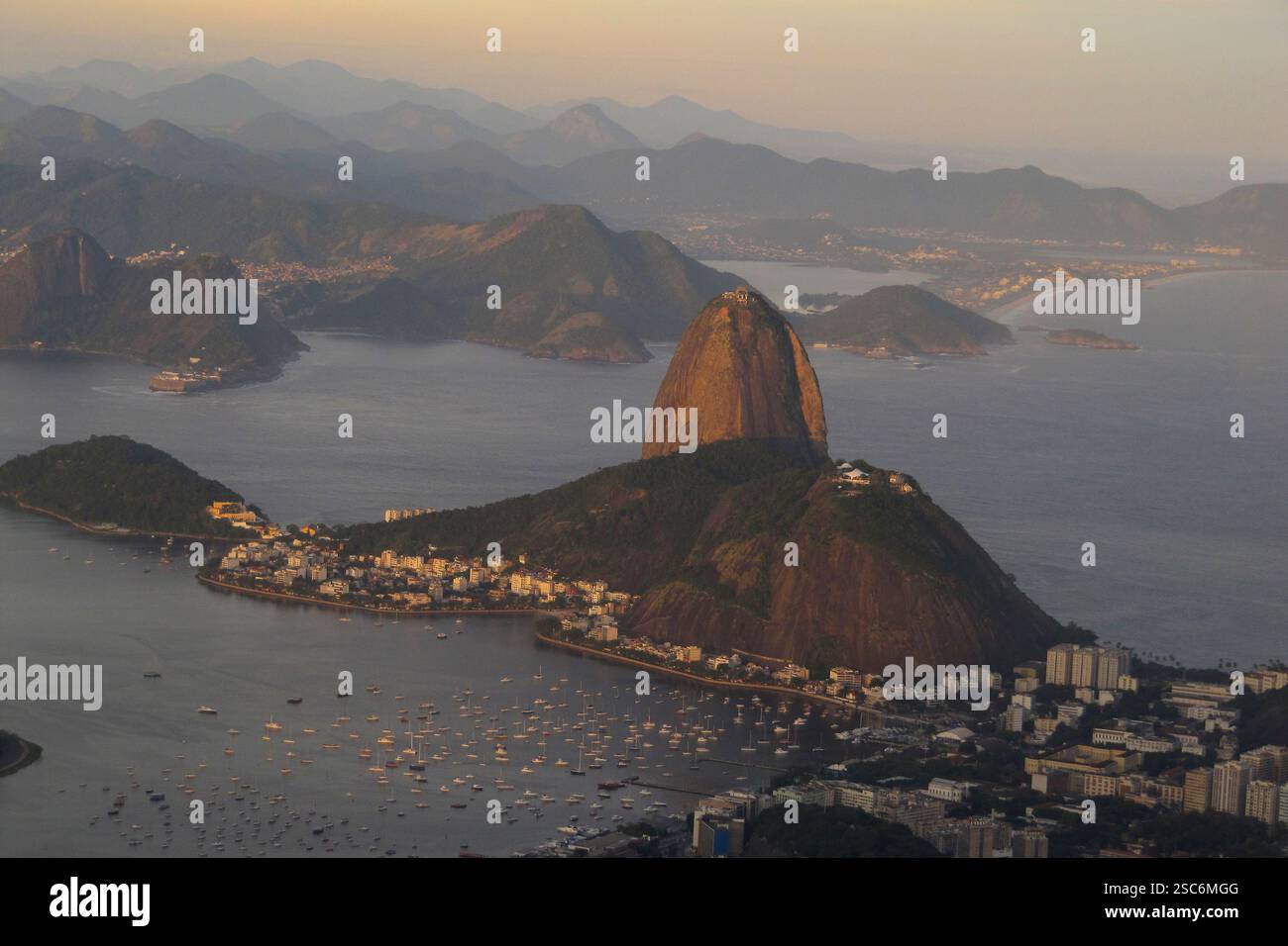 Cristo redentor brasil hi-res stock photography and images - Alamy