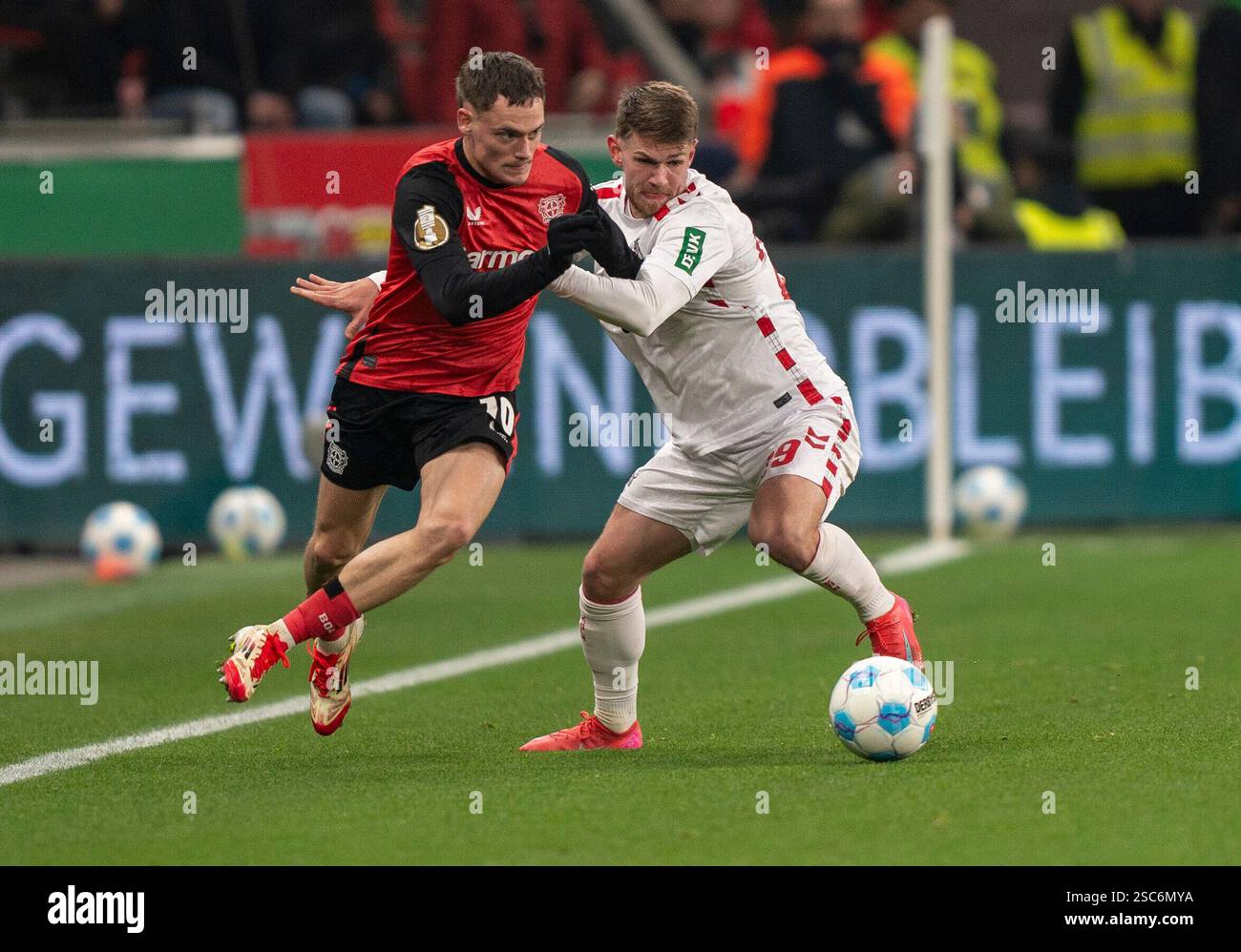 Leverkusen, Deutschland. 05th Feb, 2025. Zweikampf zwischen Florian Wirtz (Bayer 04 Leverkusen ...